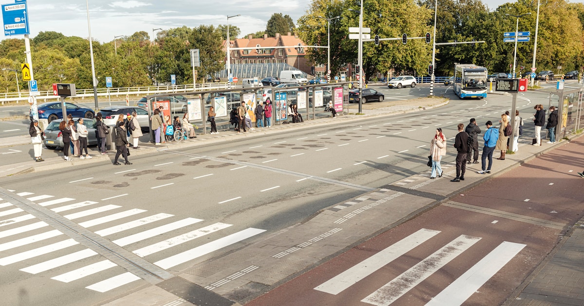 Bussen in Amsterdam-Noord rijden weer na urenlange stremming, GVB werd ...