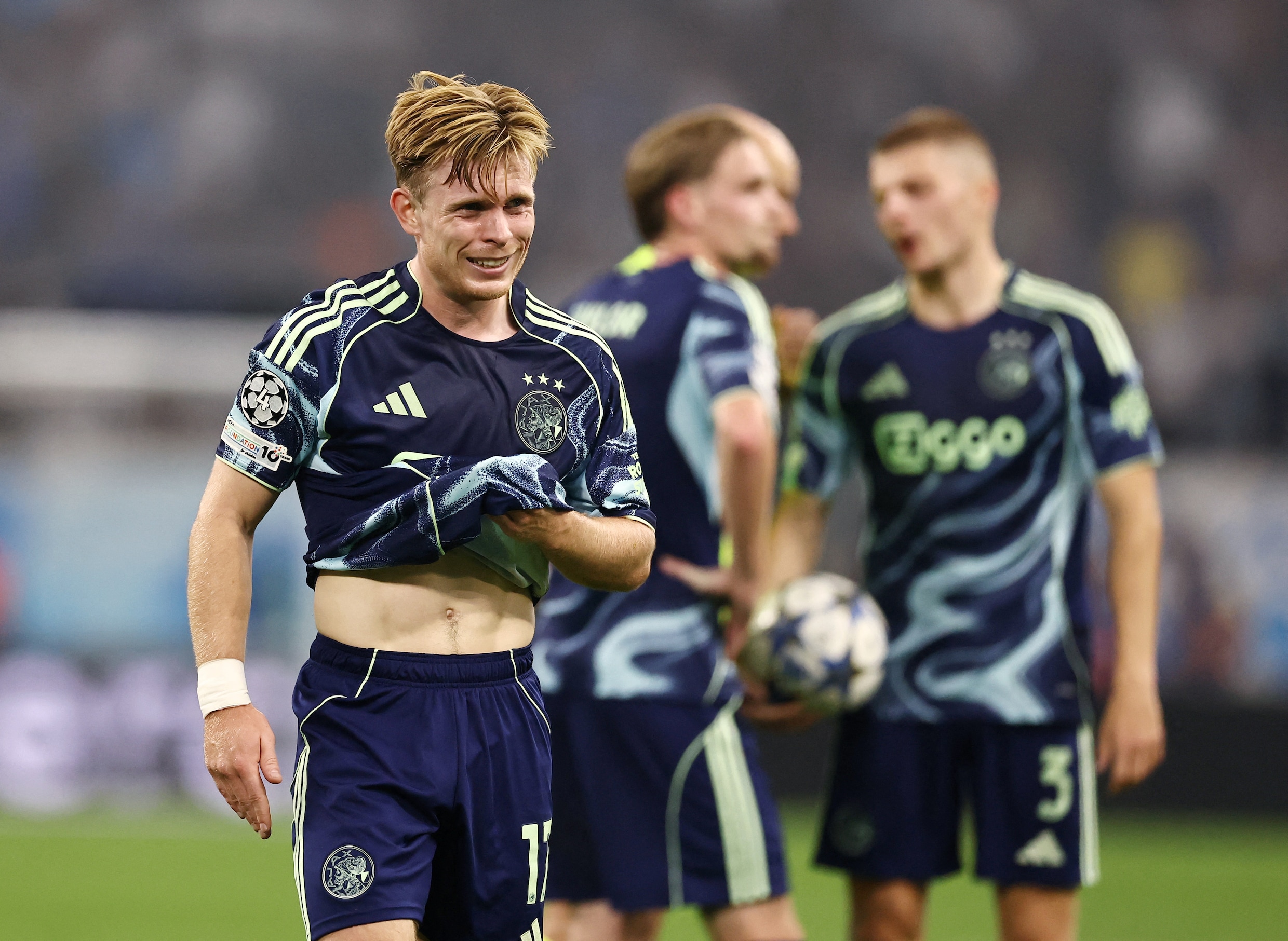 Onthutsend zwak Ajax beleeft rampzalige avond, Paixão bezorgt ...