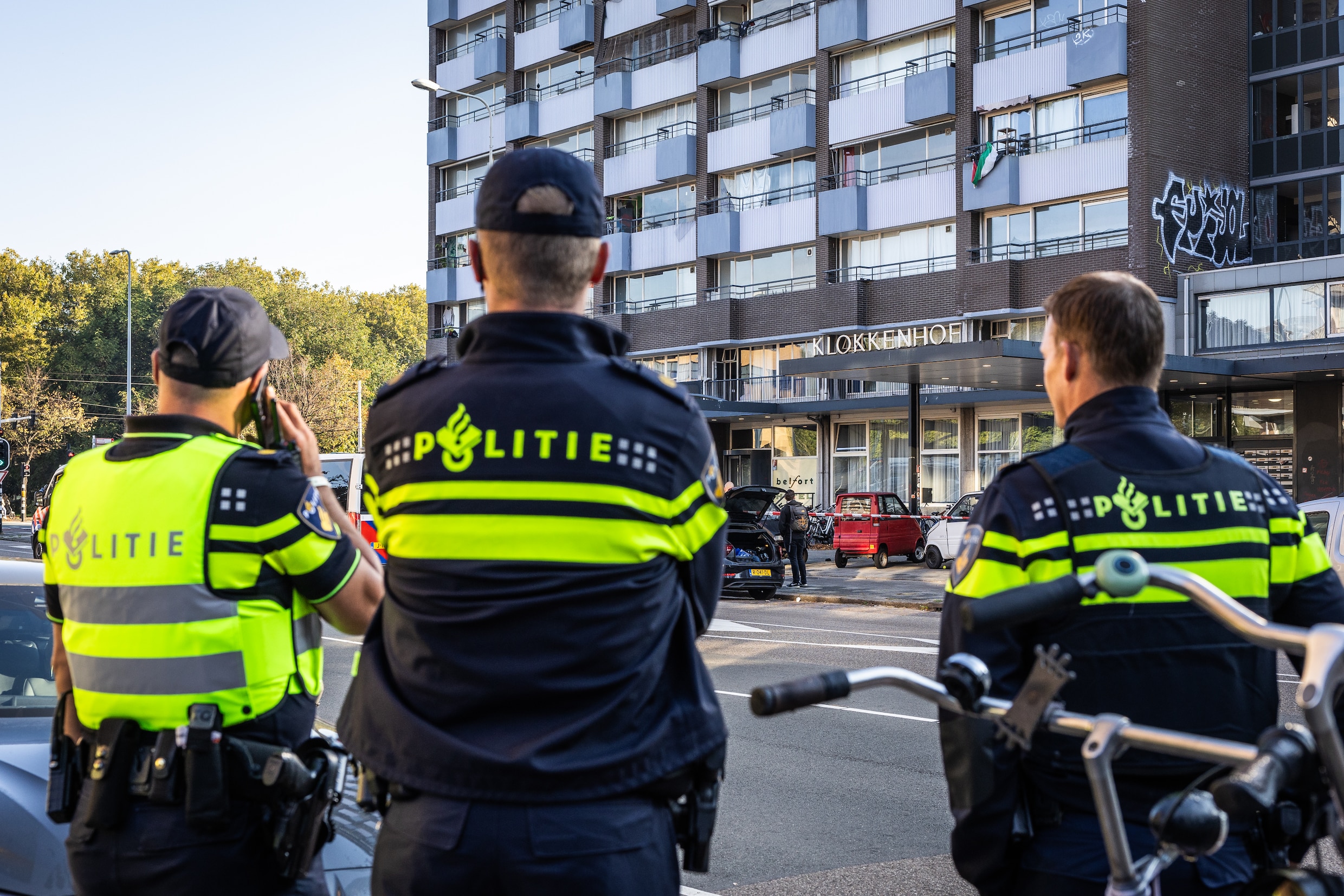 Kraakflat De Klokkenhof ontruimd: container met ME’ers op het dak ...