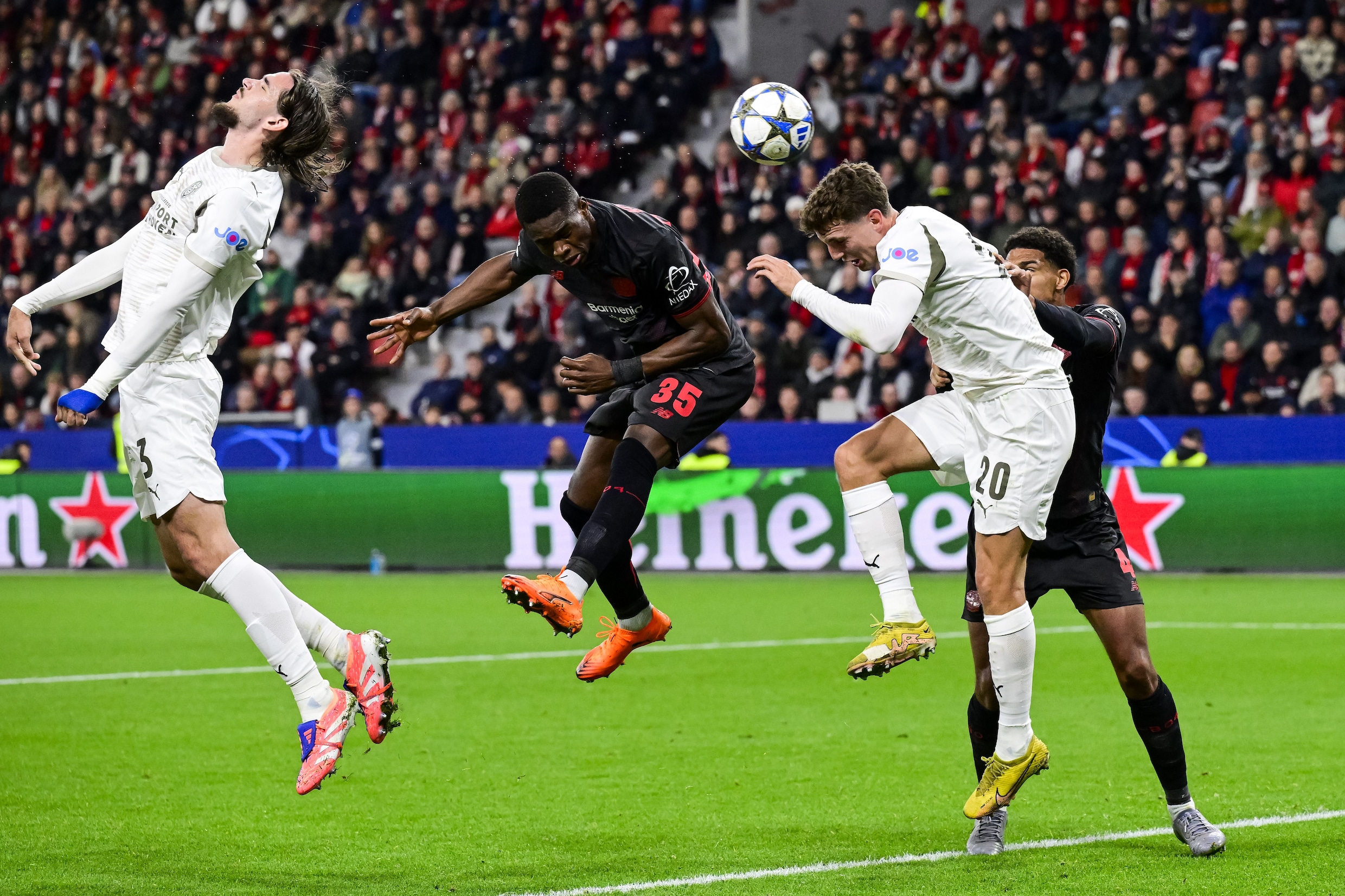 Gasiorowski is pas 20 jaar en nu al een onmisbare aankoop in Eindhoven ...