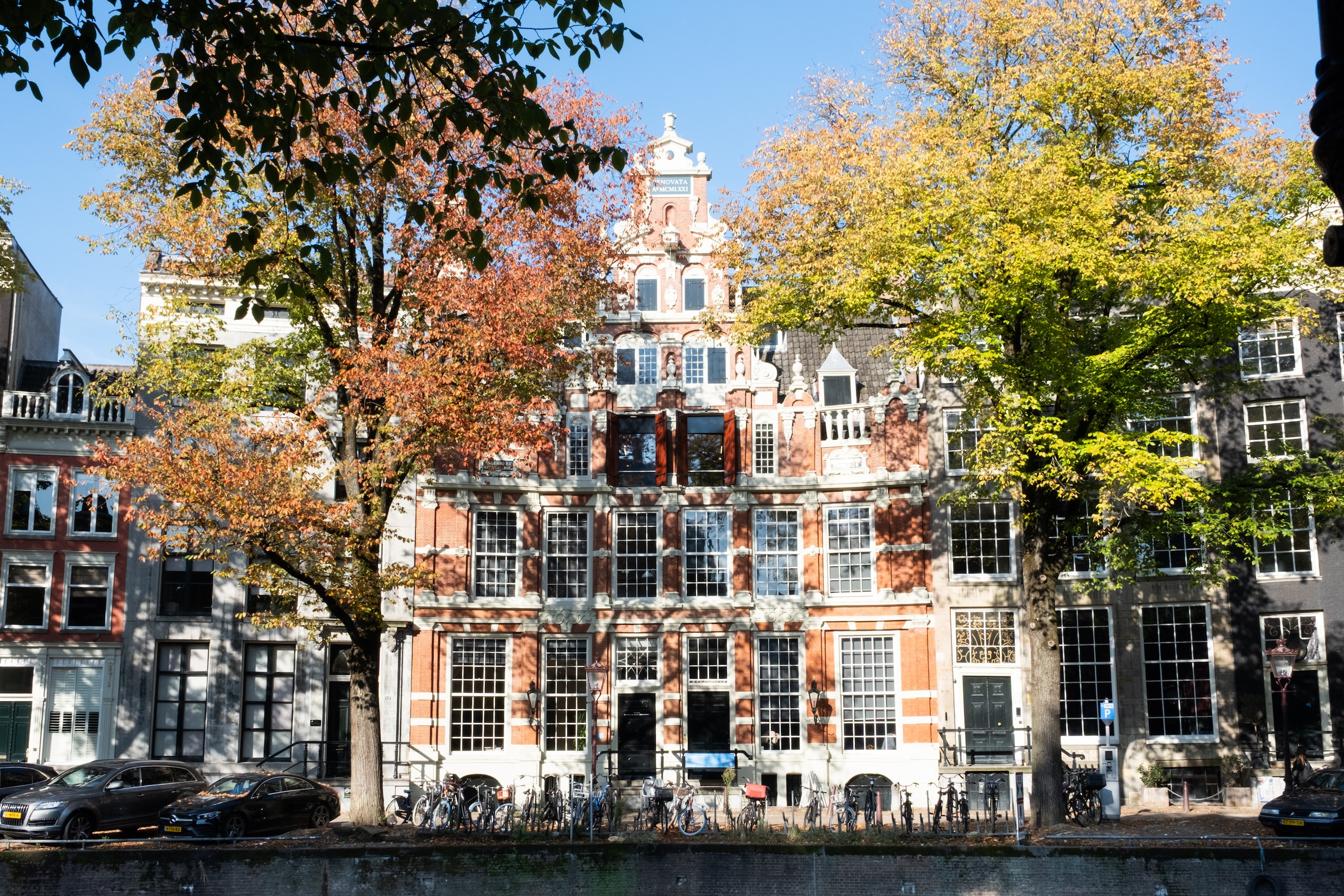 Het Amsterdam van schrijver Kester Freriks (70): ‘In café De Pels ...