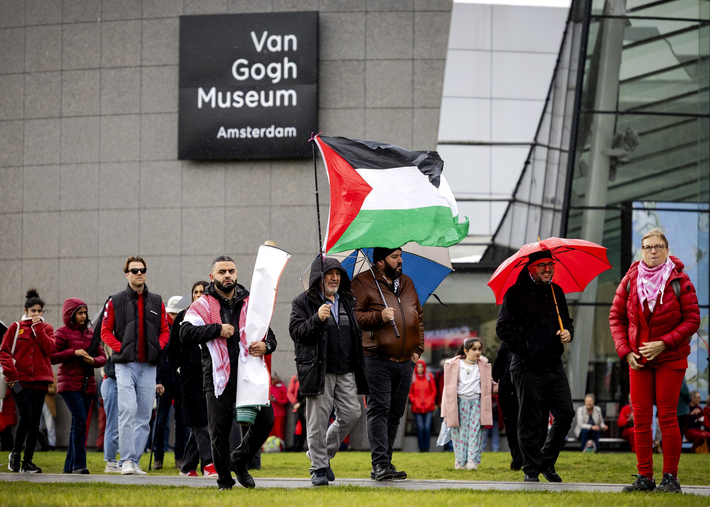 Teruglezen: Rode Lijnprotest Amsterdam | Meer dan 250.000 betogers ...
