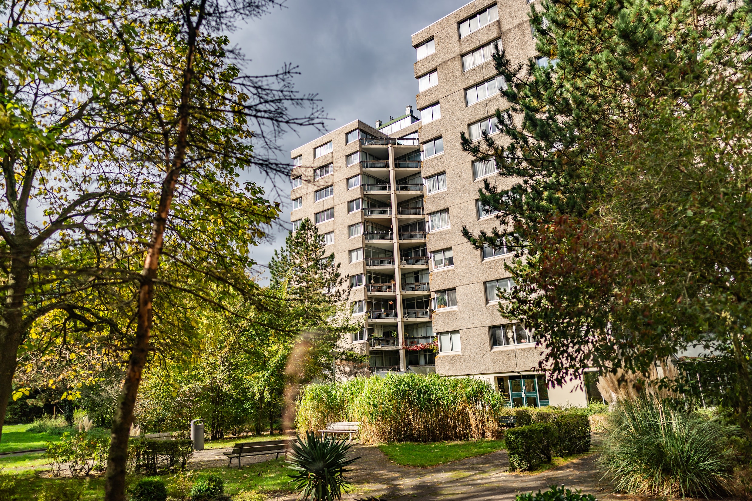 Wat veel VvE’s in Amsterdam niet lukt, krijgt dit complex in Zuidoost ...