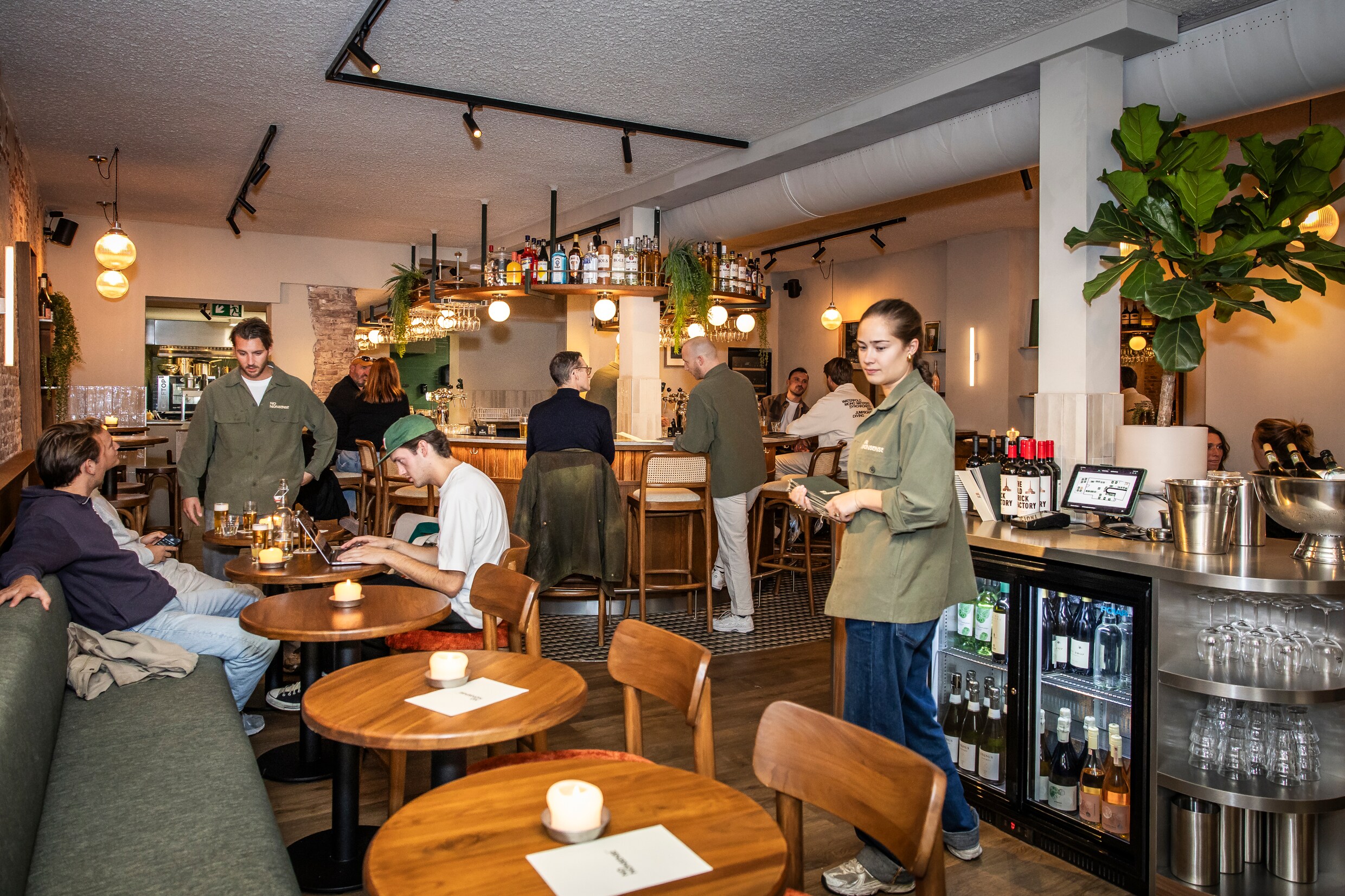Restobar No Nonsense op de Geldersekade is er voor een betaalbaar ...