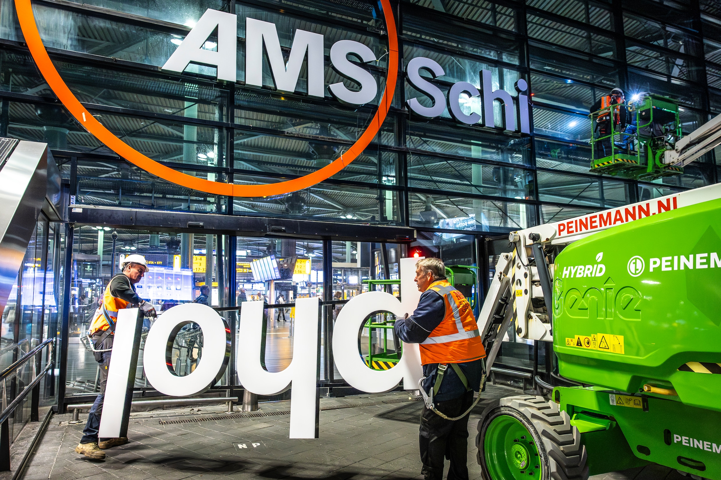 Nieuw Schiphollogo van ontwerpbureau Thonik, voor minder ruis en meer ...