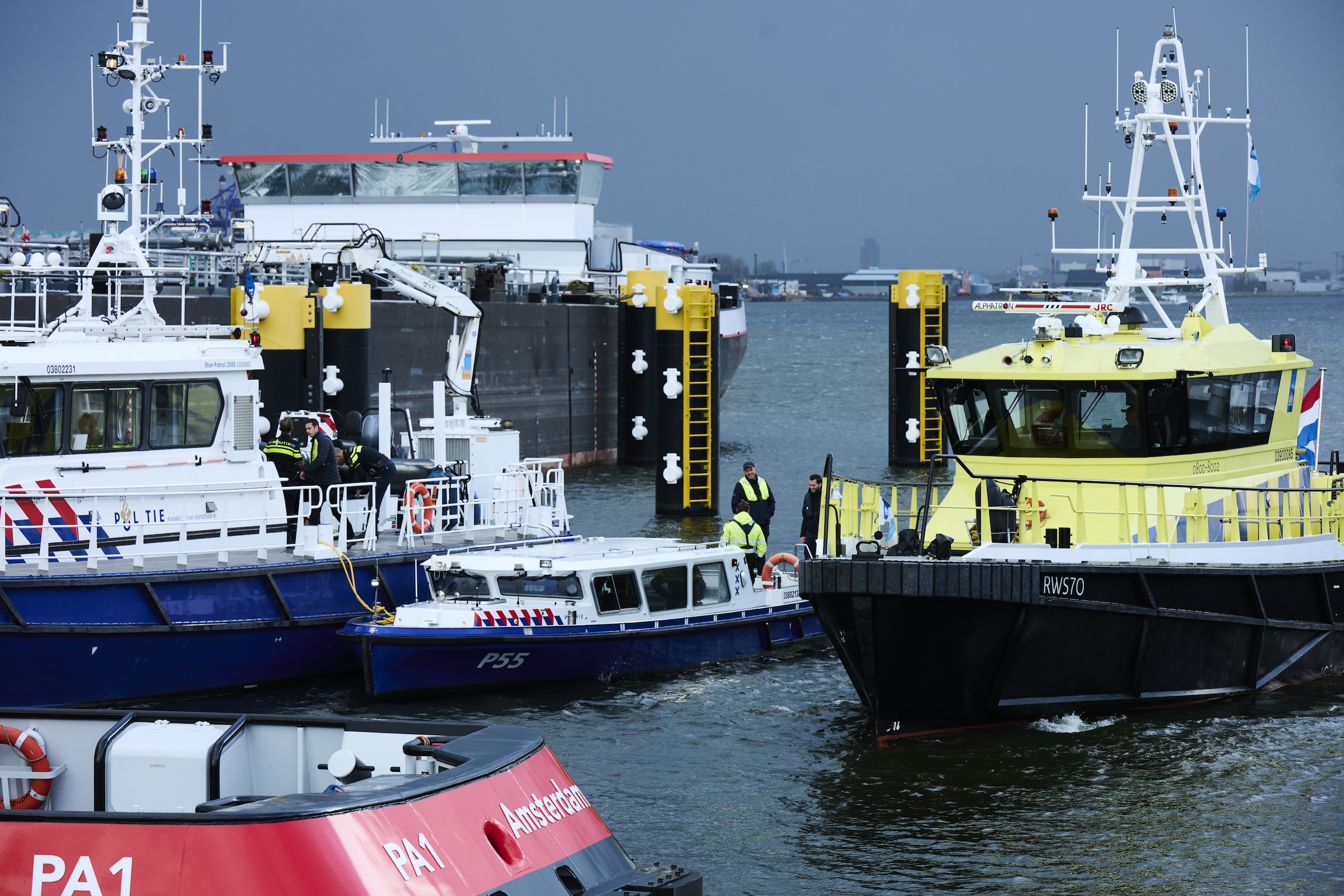 Zoektocht in Westelijk Havengebied Amsterdam: boot aangetroffen, twee ...