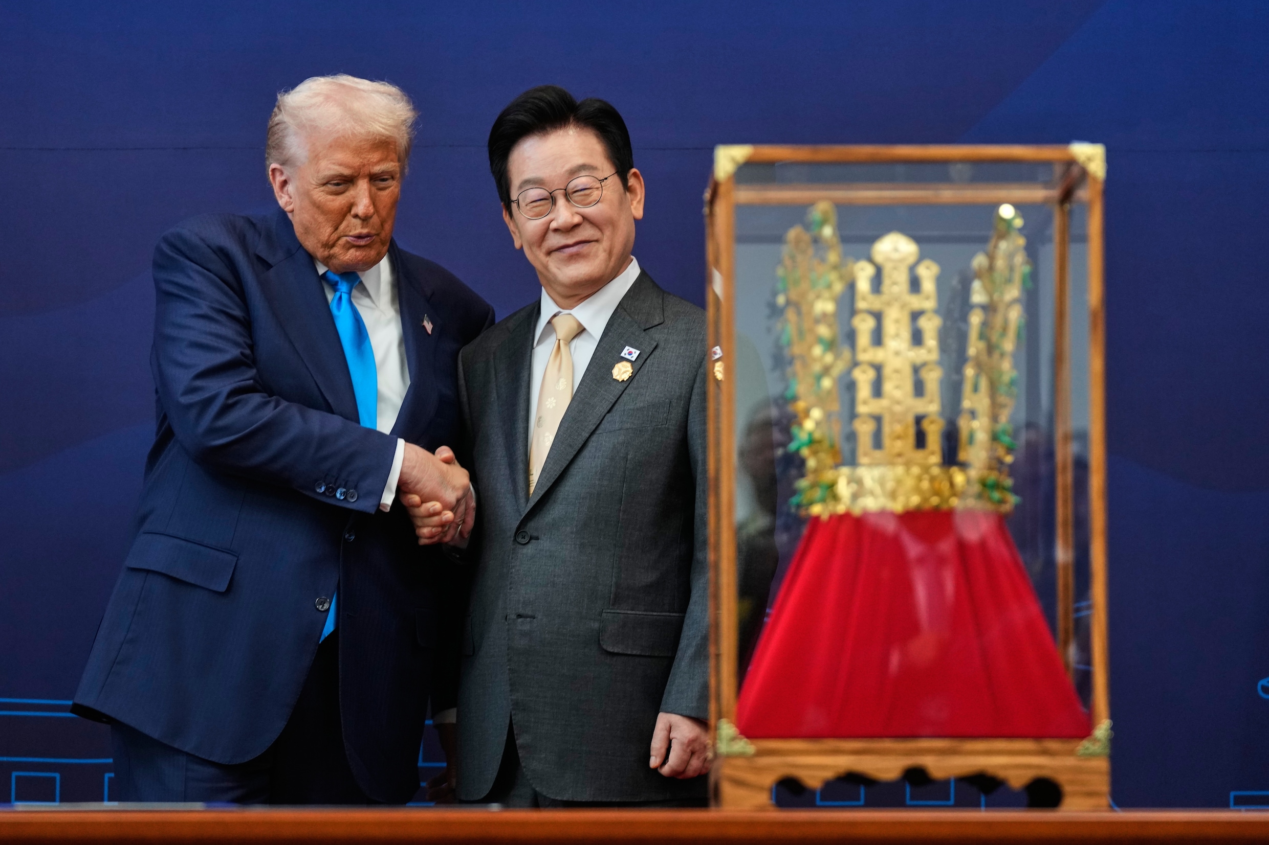 Trump mag geen dure cadeaus ontvangen, dus schonk Zwitserland unieke ...