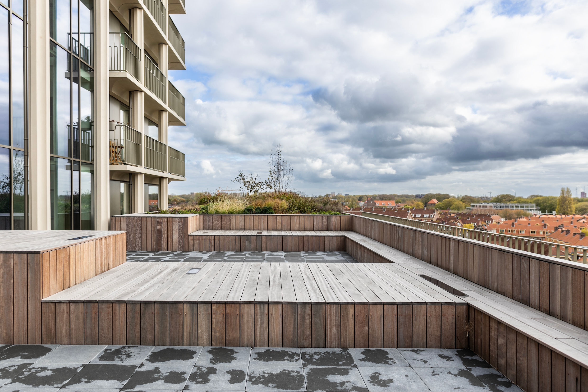 Met wooncomplex De Louise begint dit deel van Overhoeks in Amsterdam ...