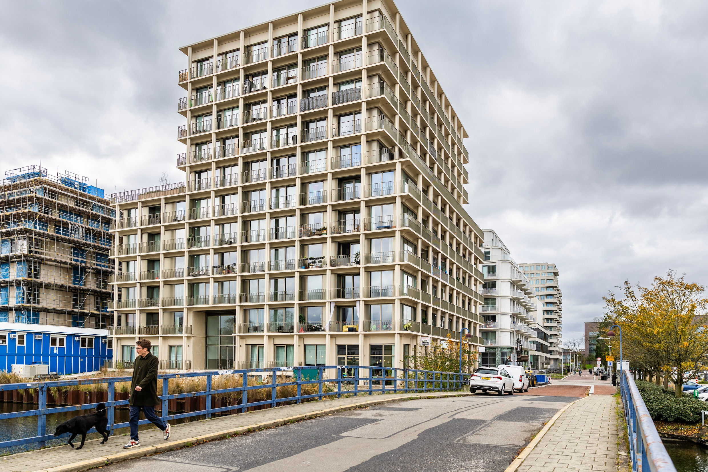 Met wooncomplex De Louise begint dit deel van Overhoeks in Amsterdam ...
