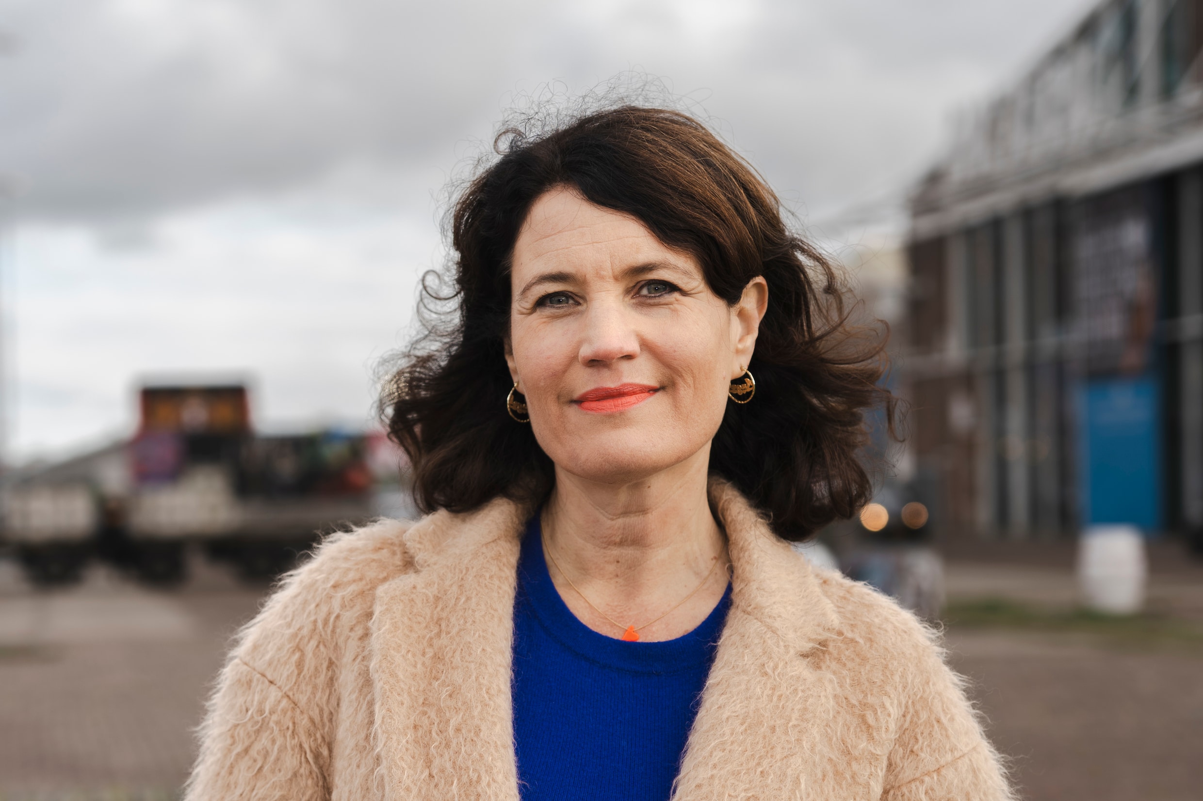 Theatermaker Julika Marijn (52) is een ‘NoMo’ – een not-mom ...