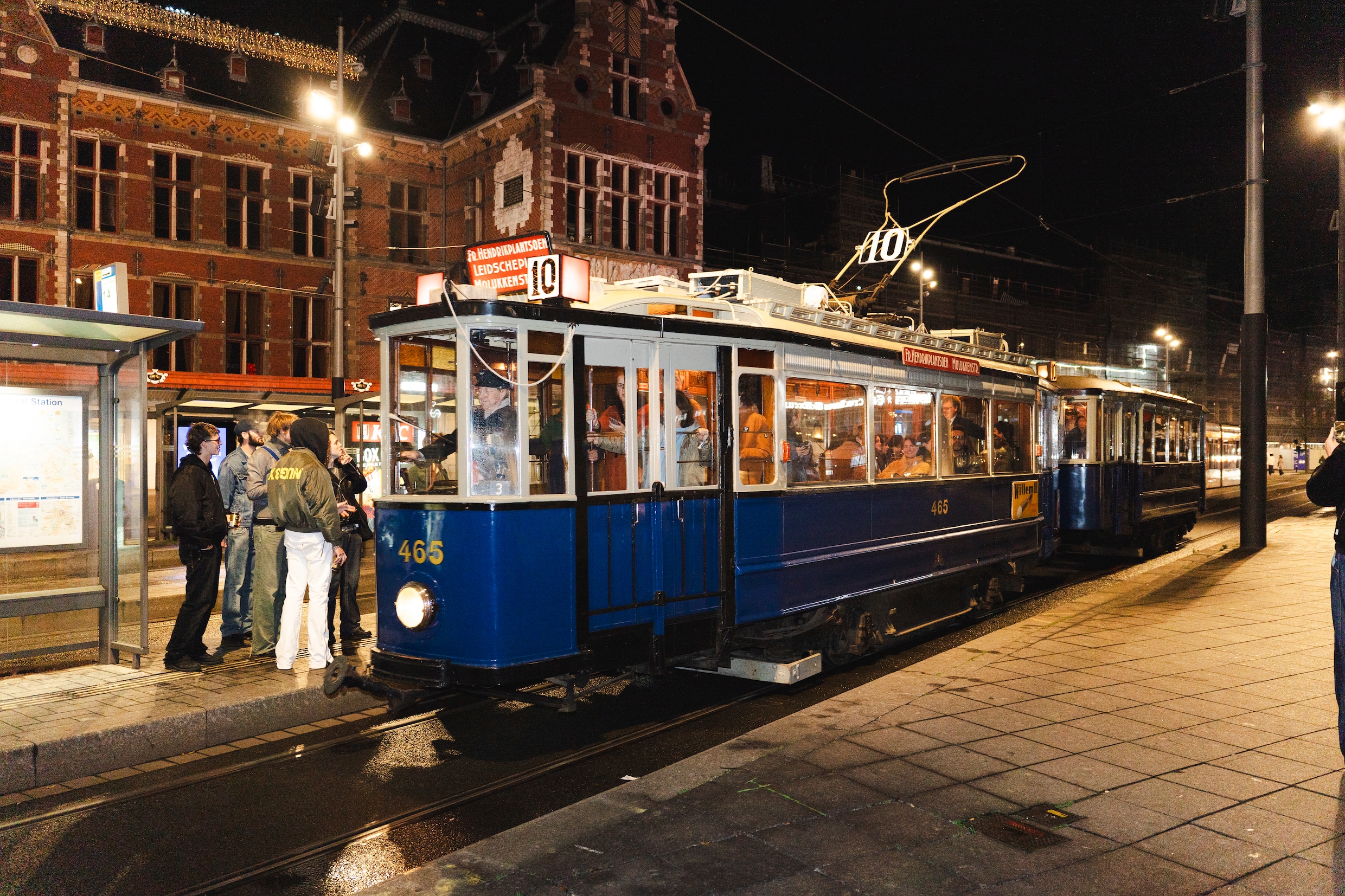 Met een antieke tram naar het museum op de Museumnacht. ‘Mijn oma heeft ...