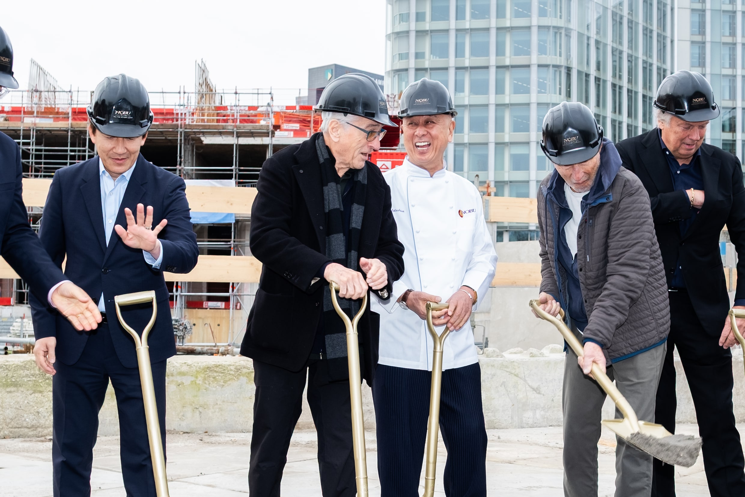 Robert De Niro in Amsterdam voor zijn super-de-luxe woonproject Nobu: ‘Ik heb een bijzondere ...