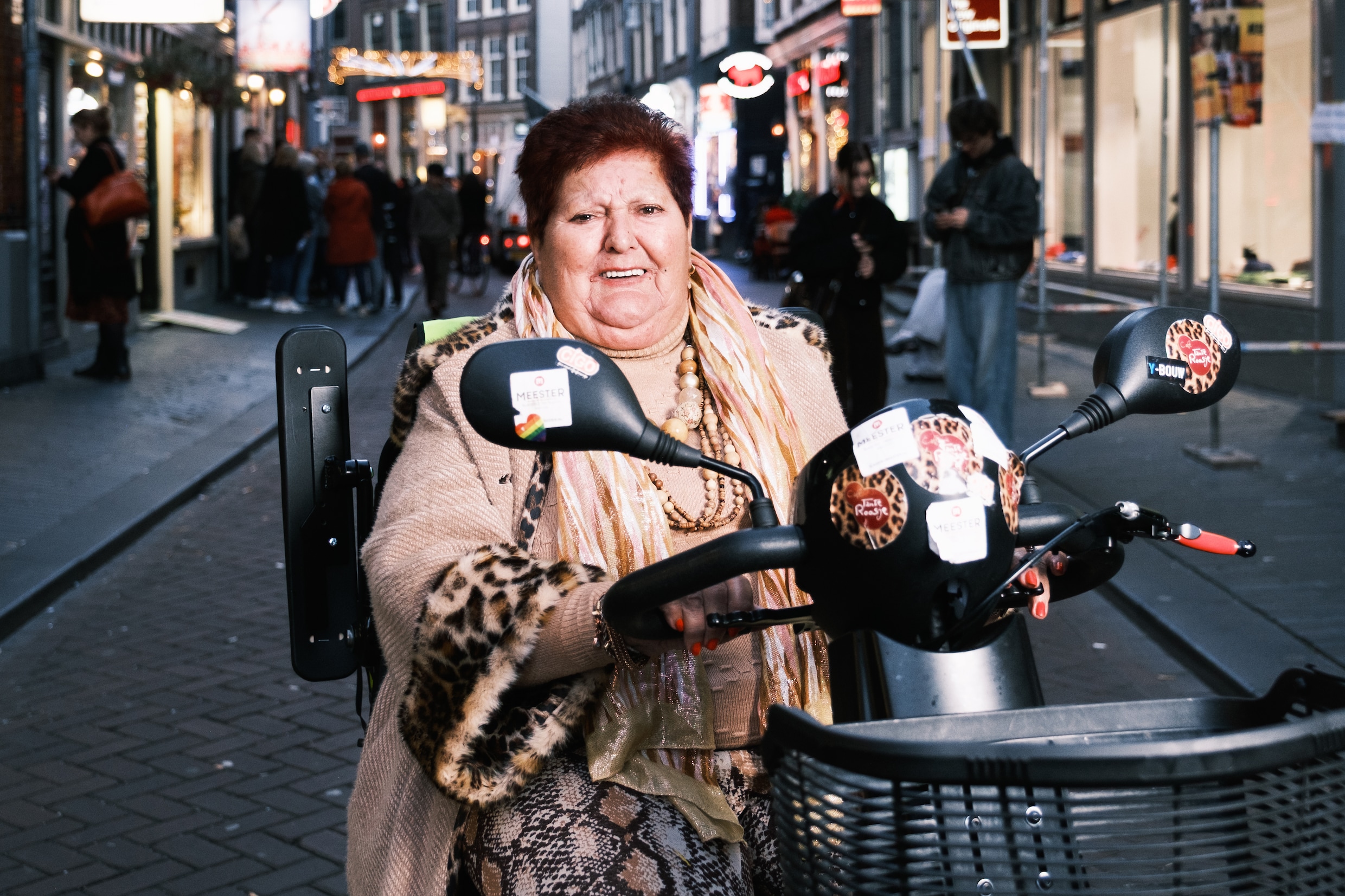 De Amsterdamse Lida Buisman (79) deelt op YouTube levenslessen voor ...