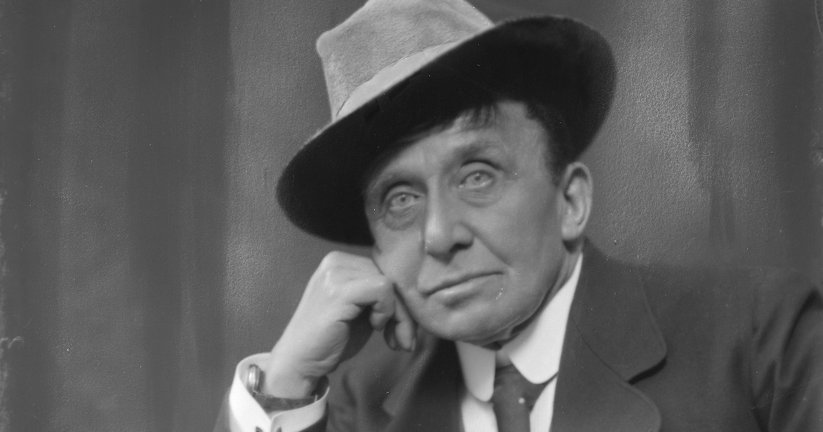 Nu zit Café Wildschut er, in 1923 werd acteericoon Louis Bouwmeester er ...