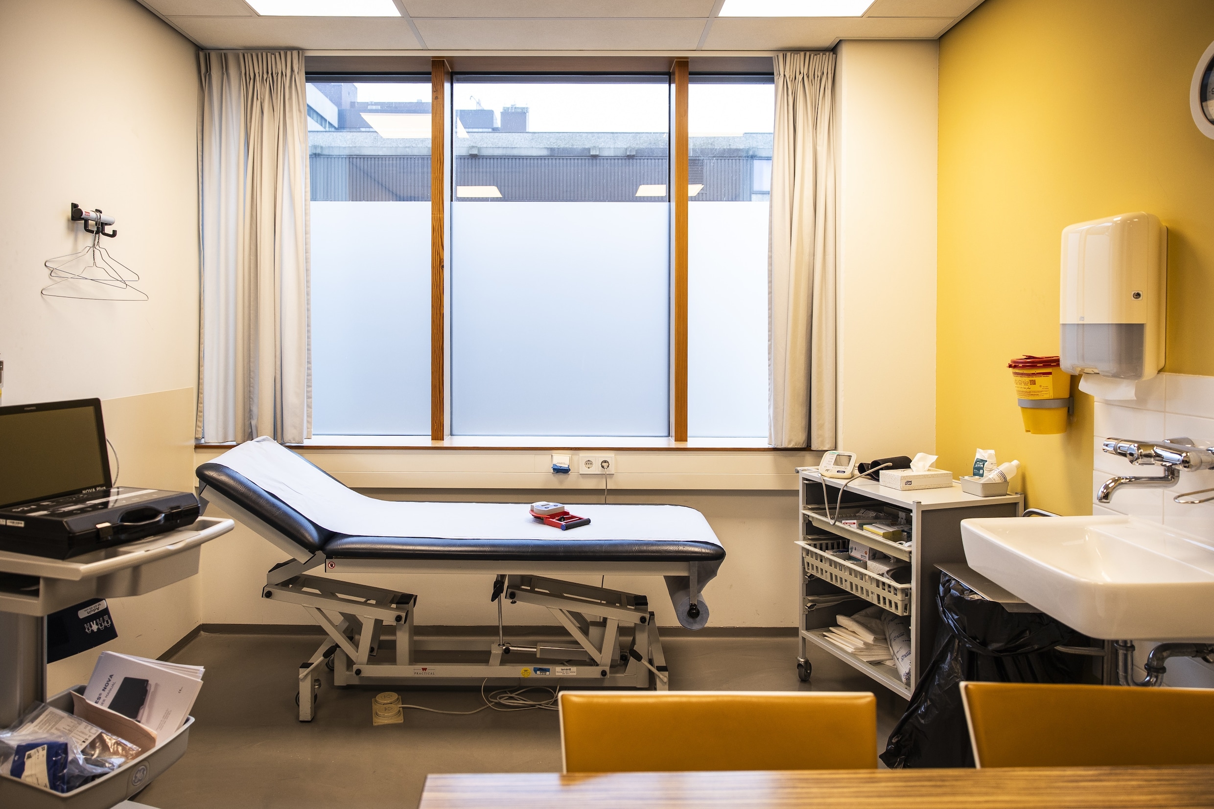 Een derde van jongeren mijdt zorg uit angst voor kosten: ‘Mensen denken ...