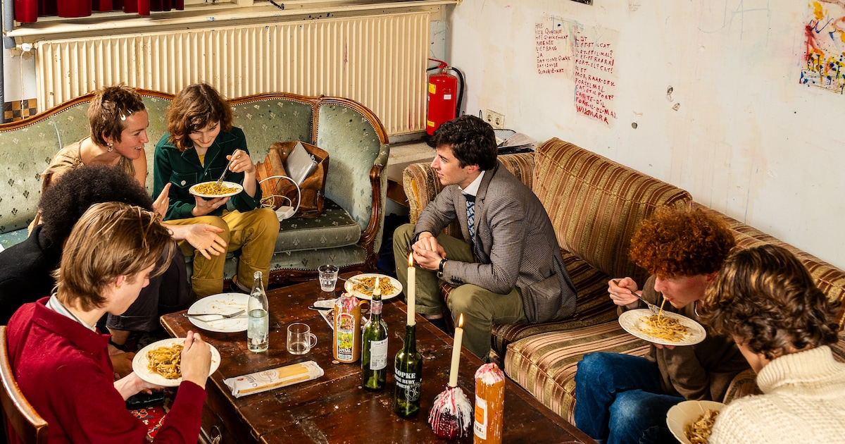 Een koning, een handgeschreven boek en een hekel aan het corps: welkom ...