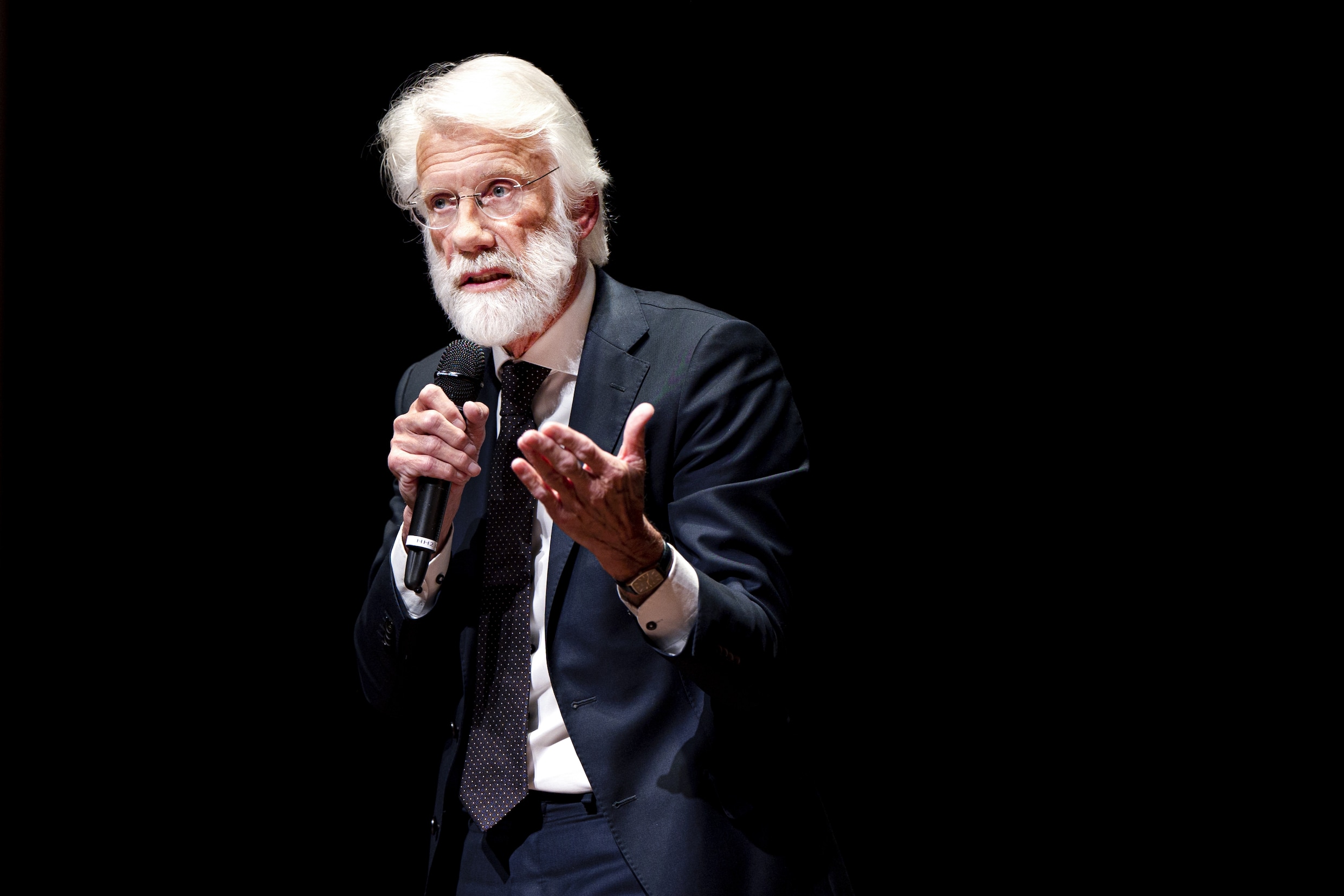 Artsen boos over deepfakes waarin zij ‘tips’ geven, Erik Scherder doet ...