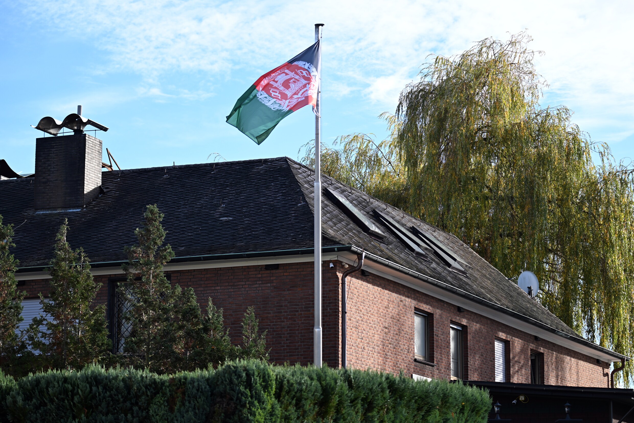 Duitsland laat vlag van de Taliban wapperen om Afghanen te kunnen ...