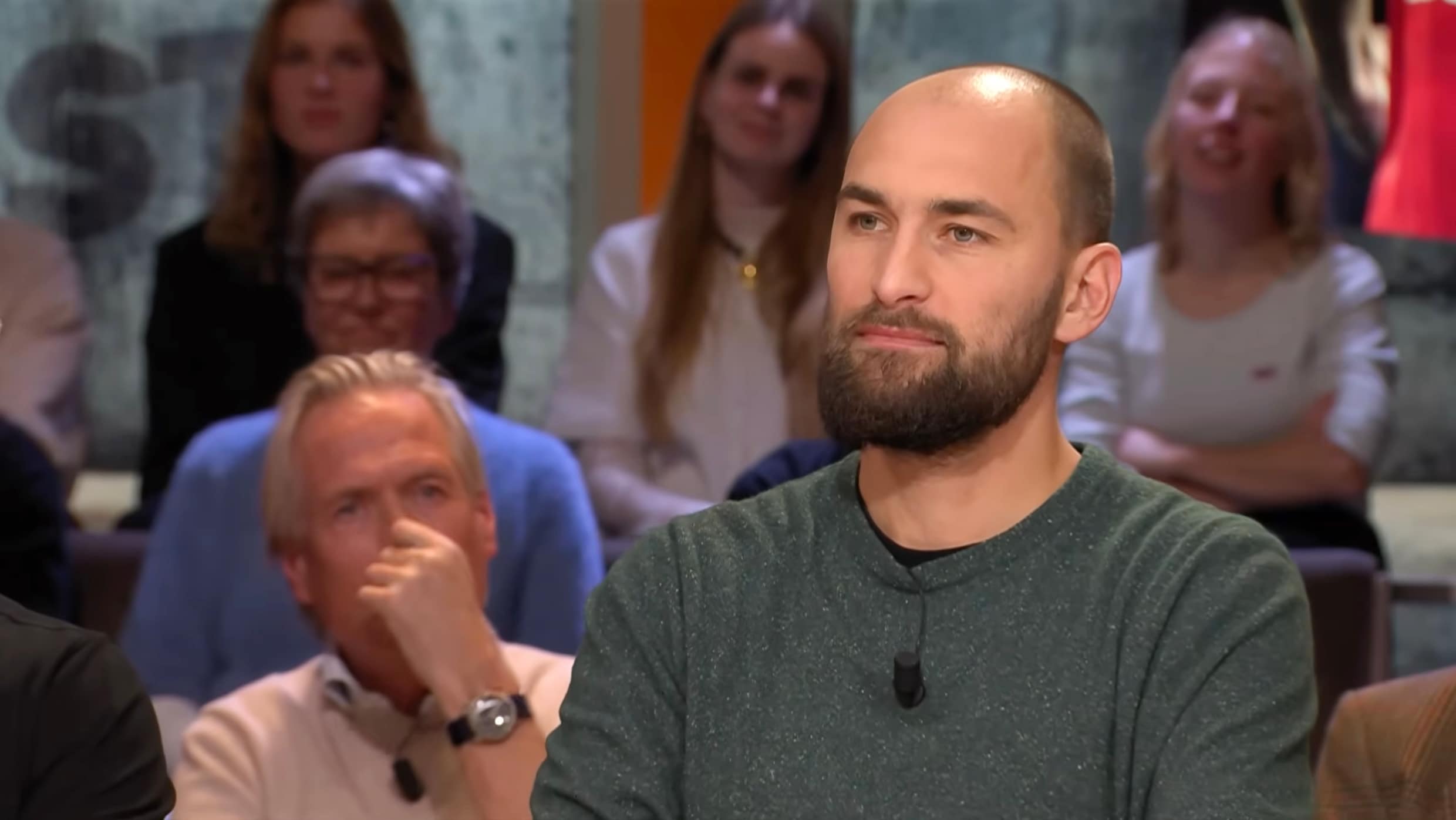 Bas Dost pleitte bij Jinek voor aed’s en een opleiding om ze te ...