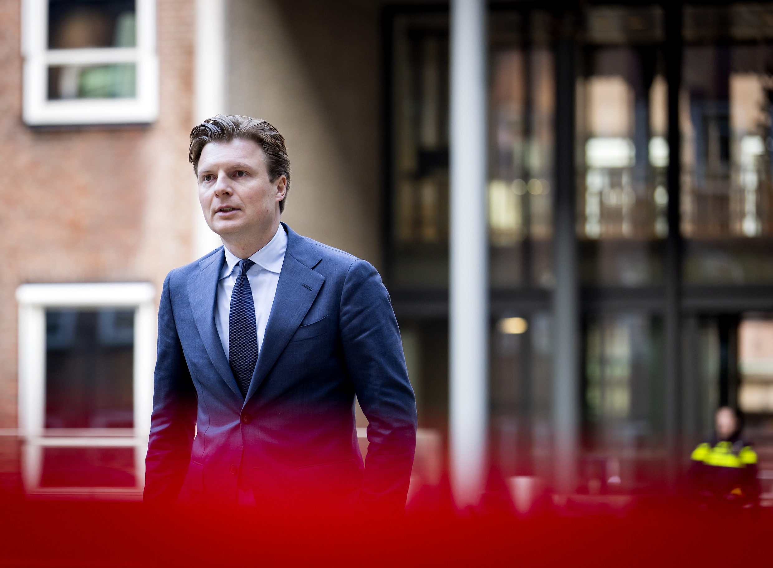 Minister Brekelmans over ‘vijf tot tien’ drones boven Volkel ...