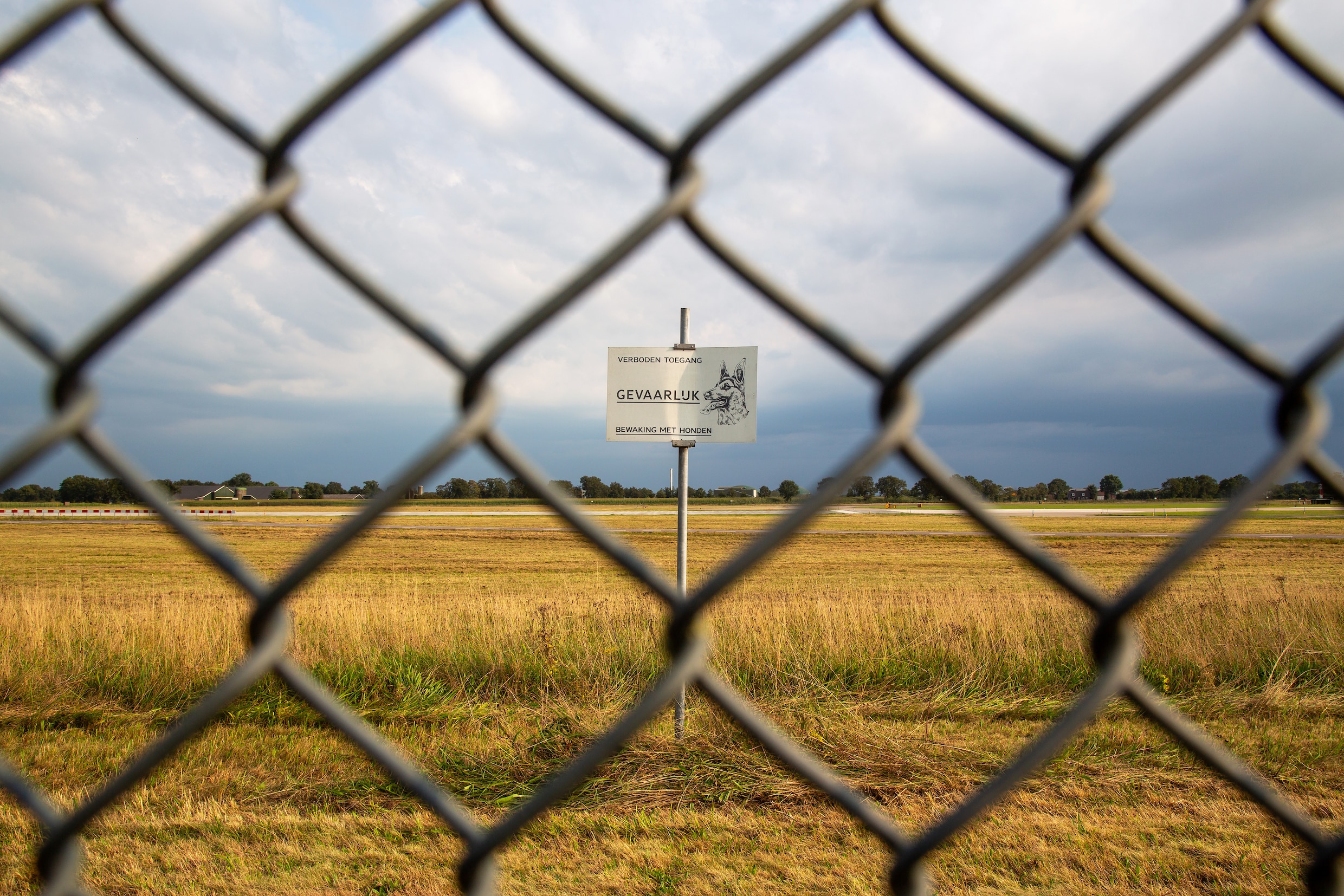 Waarom werden de drones boven de vliegbases Volkel en Eindhoven niet ...