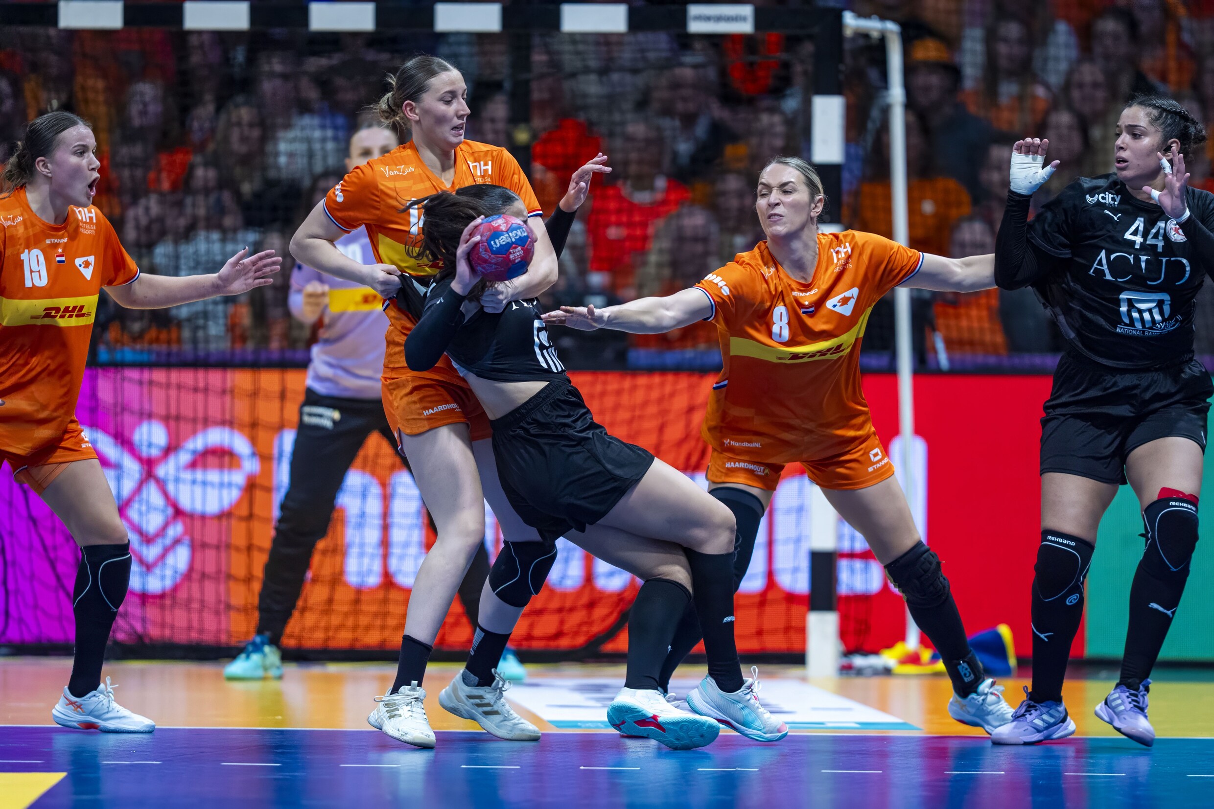 Bij handbaliconen Abbingh en Polman overheerst de glimlach, ondanks ...