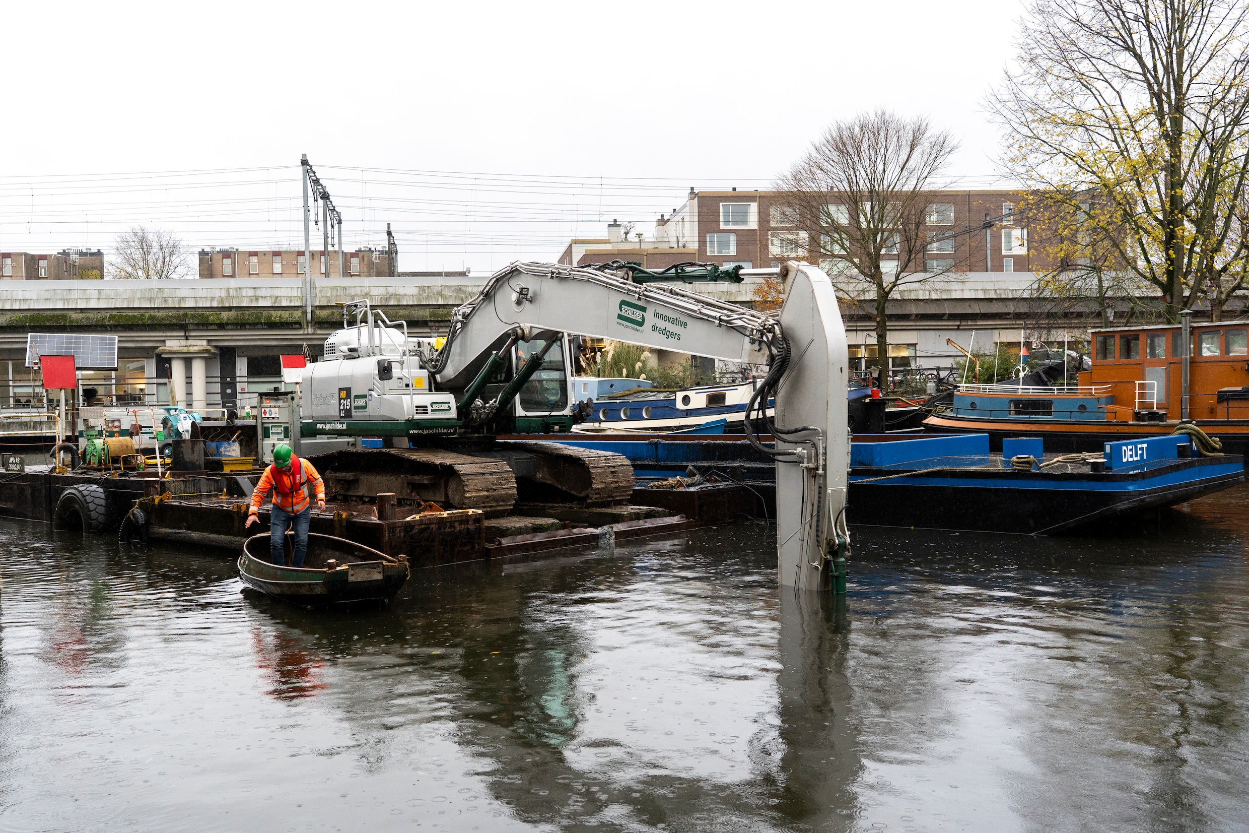Amsterdam baggert eeuwenoude chemische rommel op: ‘De Westelijke ...