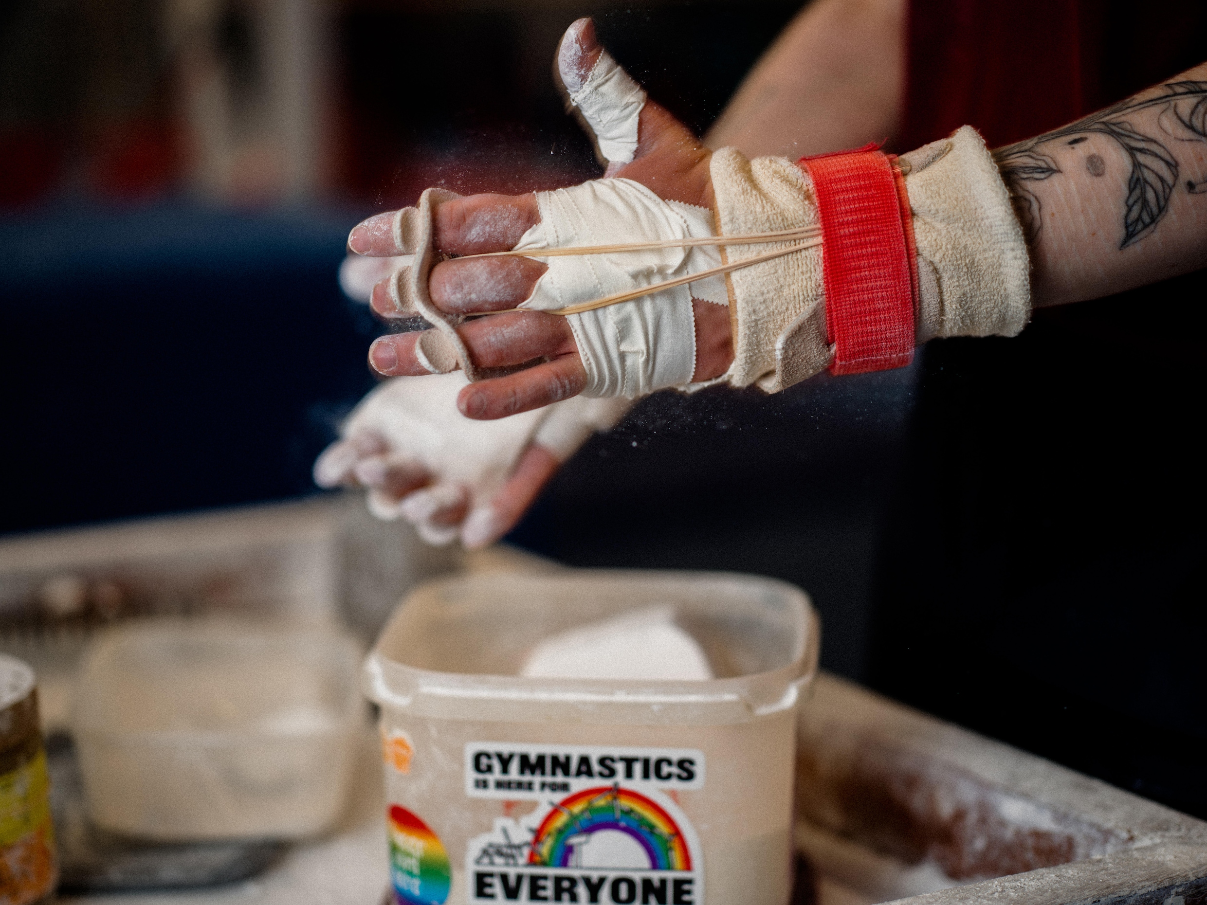 Amsterdamse turner Remi Caris (22) is non-binair en switchte van ...