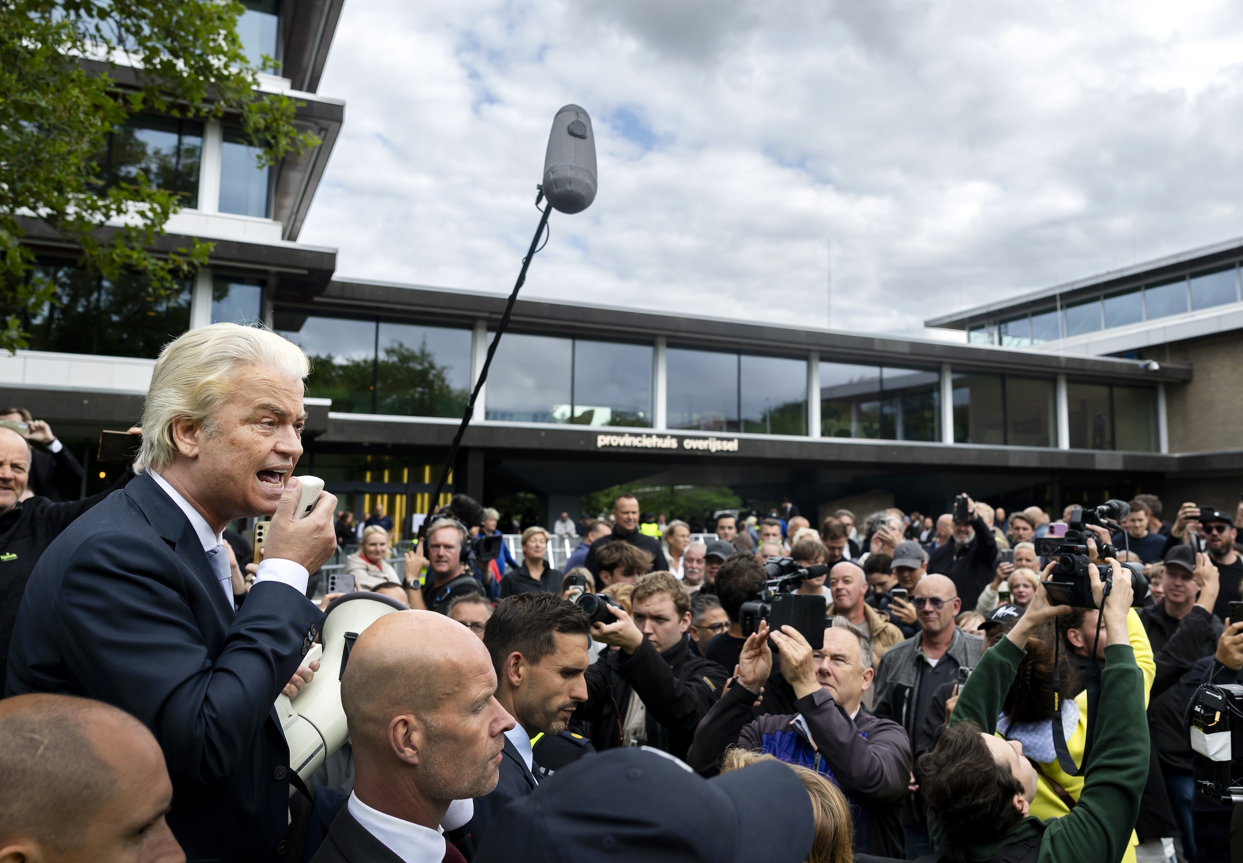 Het jaar 2025: radicaal-rechts wordt steeds schaamtelozer in protesten ...