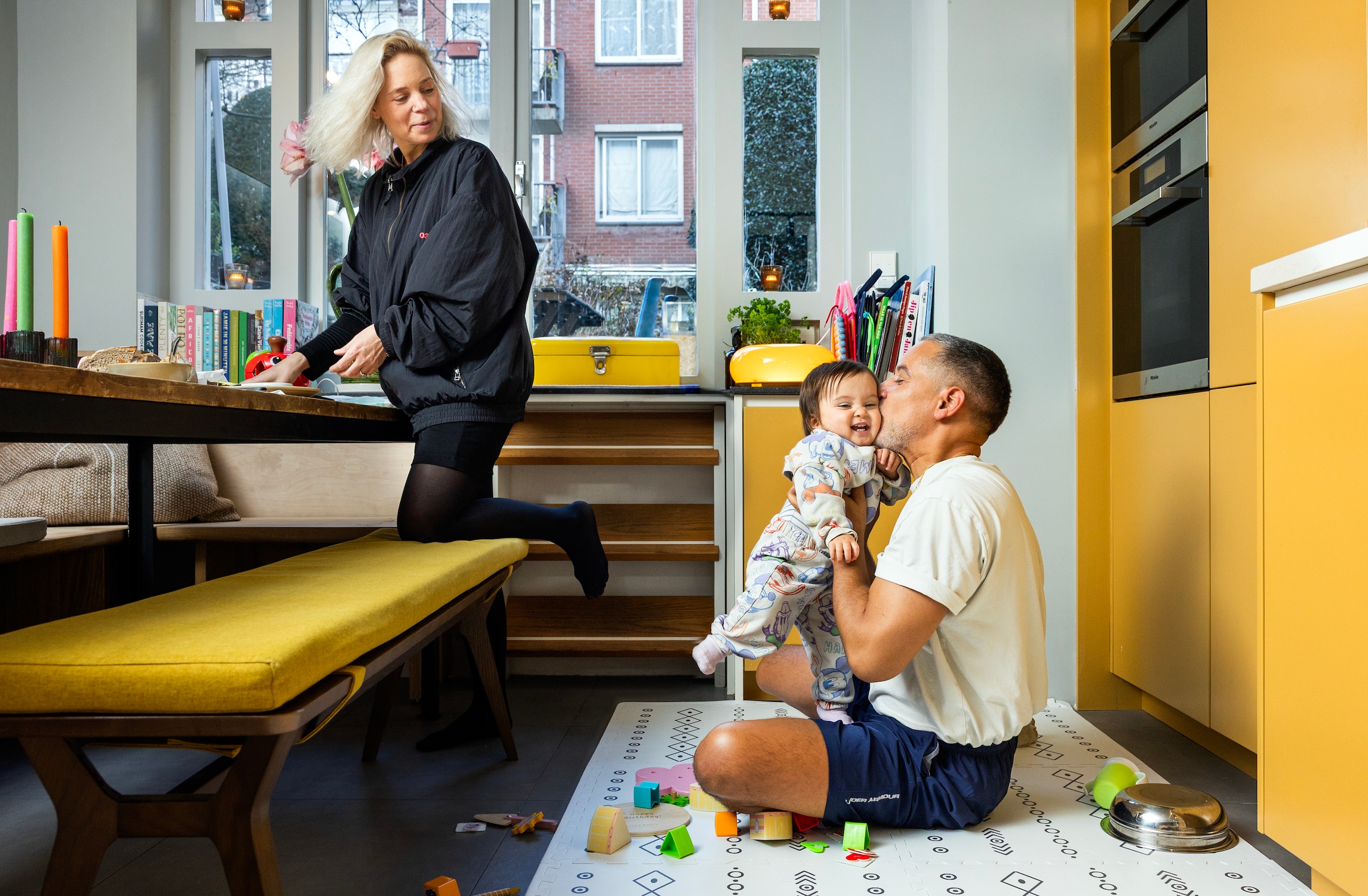 Op zaterdagochtend gaat Cornelia (70) op zoek naar nieuwe bakkers en ...