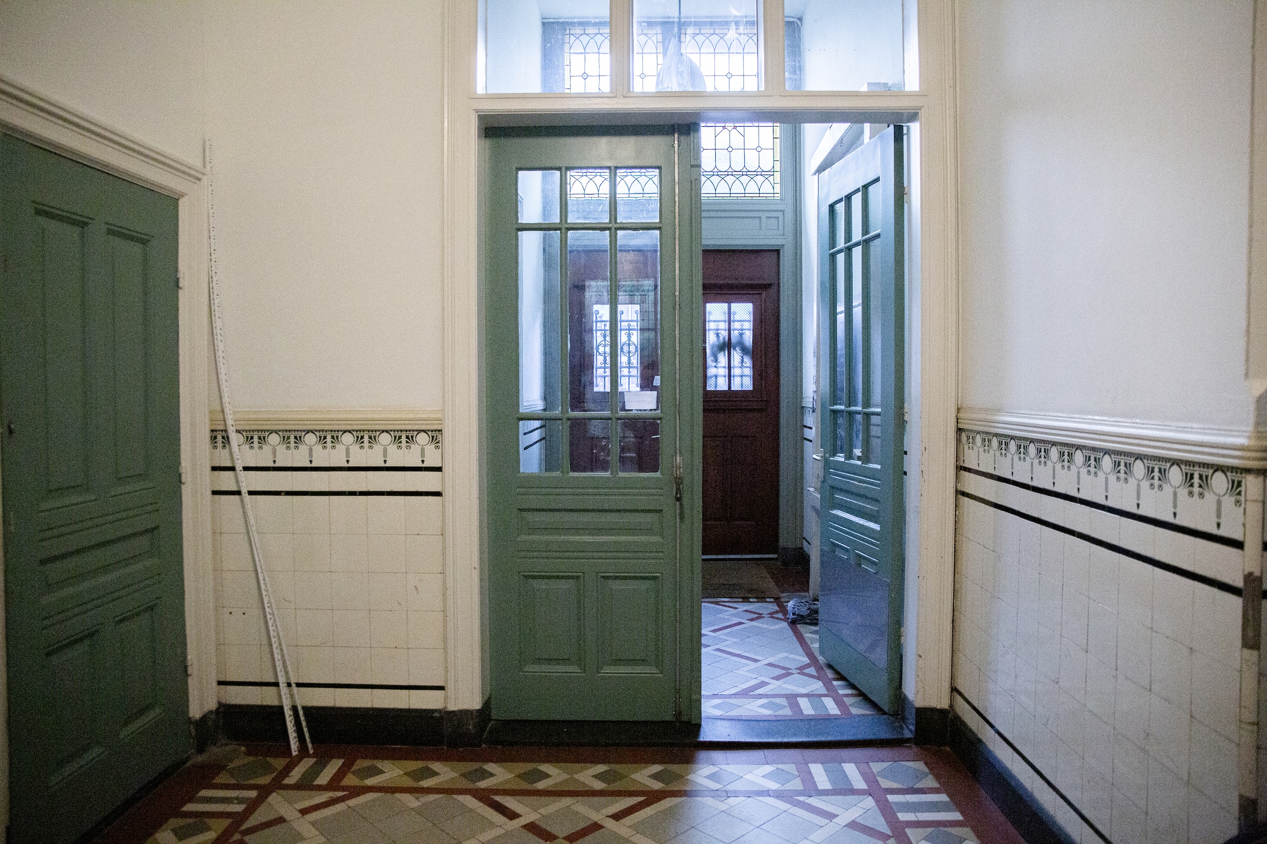 Emma (79) woont in een gekraakte school aan de Korte Prinsengracht ...