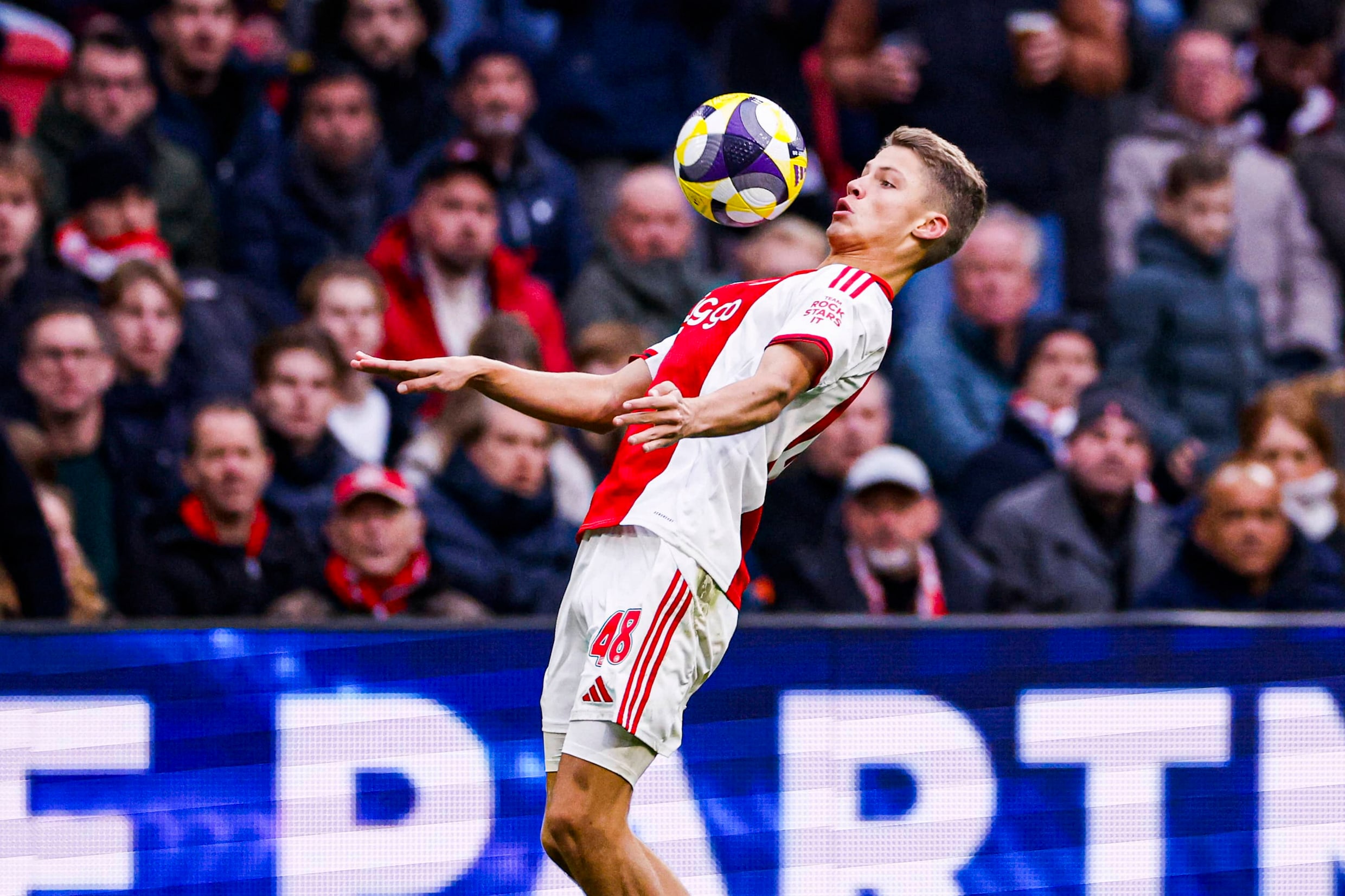 Ajax wil Sean Steur (17) tot 2030 vastleggen, talent uit Volendam ‘niet ...