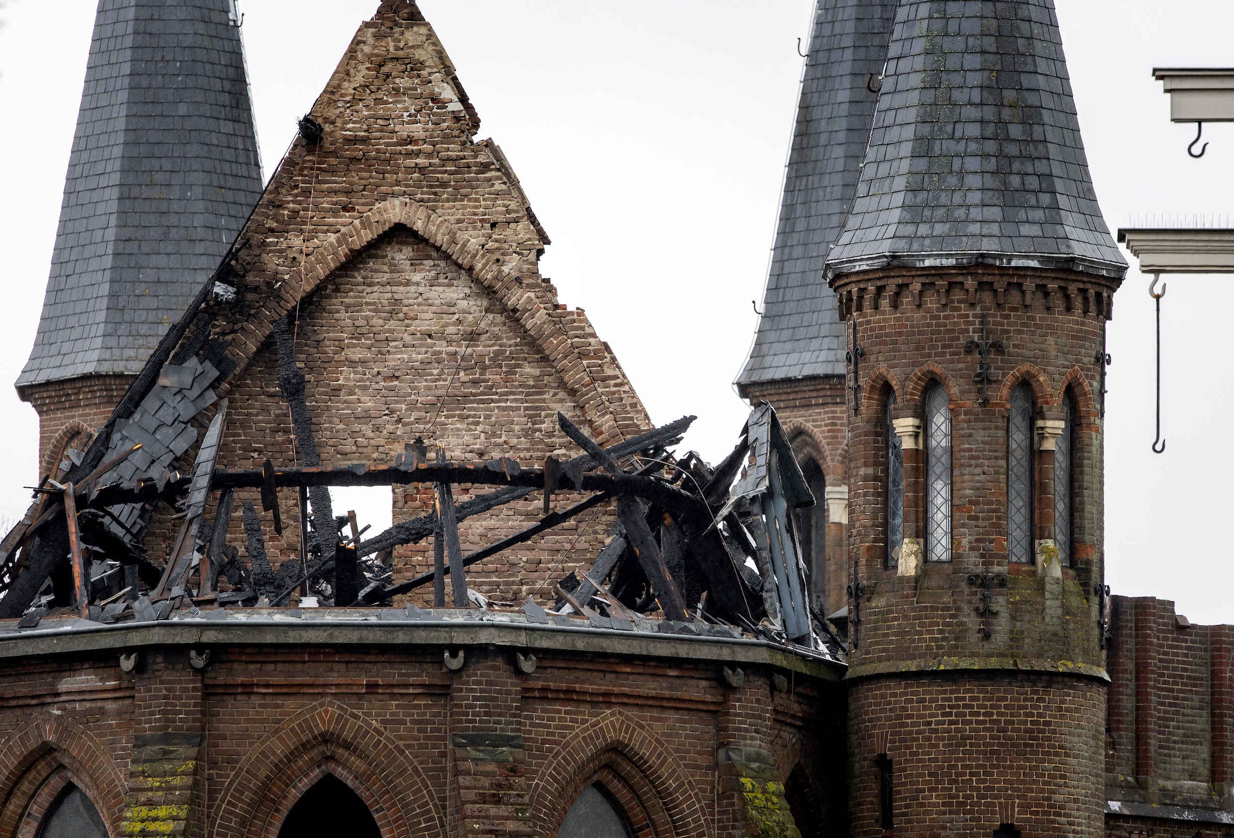 Live: Vondelkerk verwoest | Stadsherstel onderzoekt de schade met ...