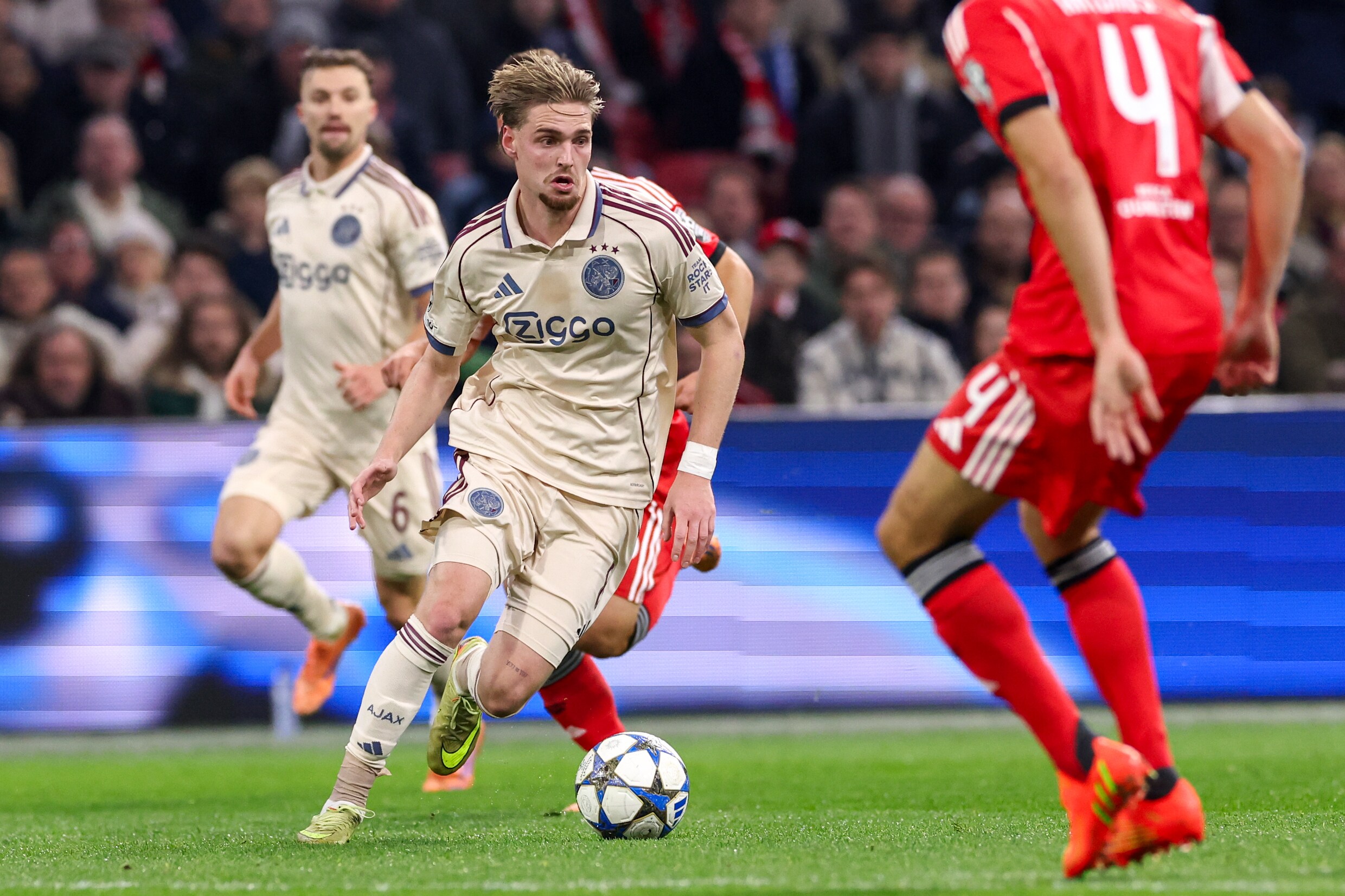Kenneth Taylor verruilt Ajax voor Lazio: middenvelder vliegt naar Rome ...