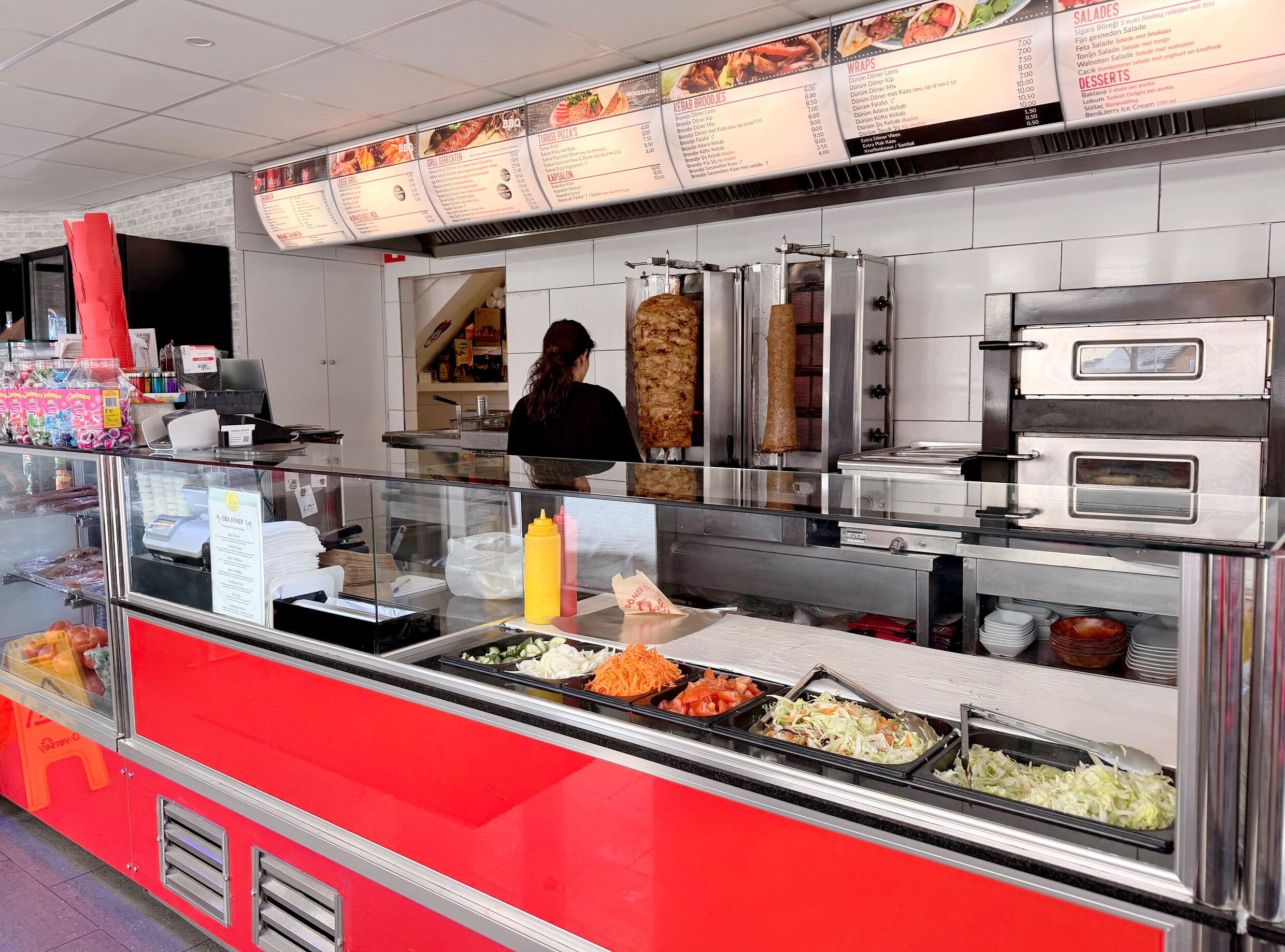 De döner van Adana Döner in Noord verdrinkt gelukkig niet in een zee ...