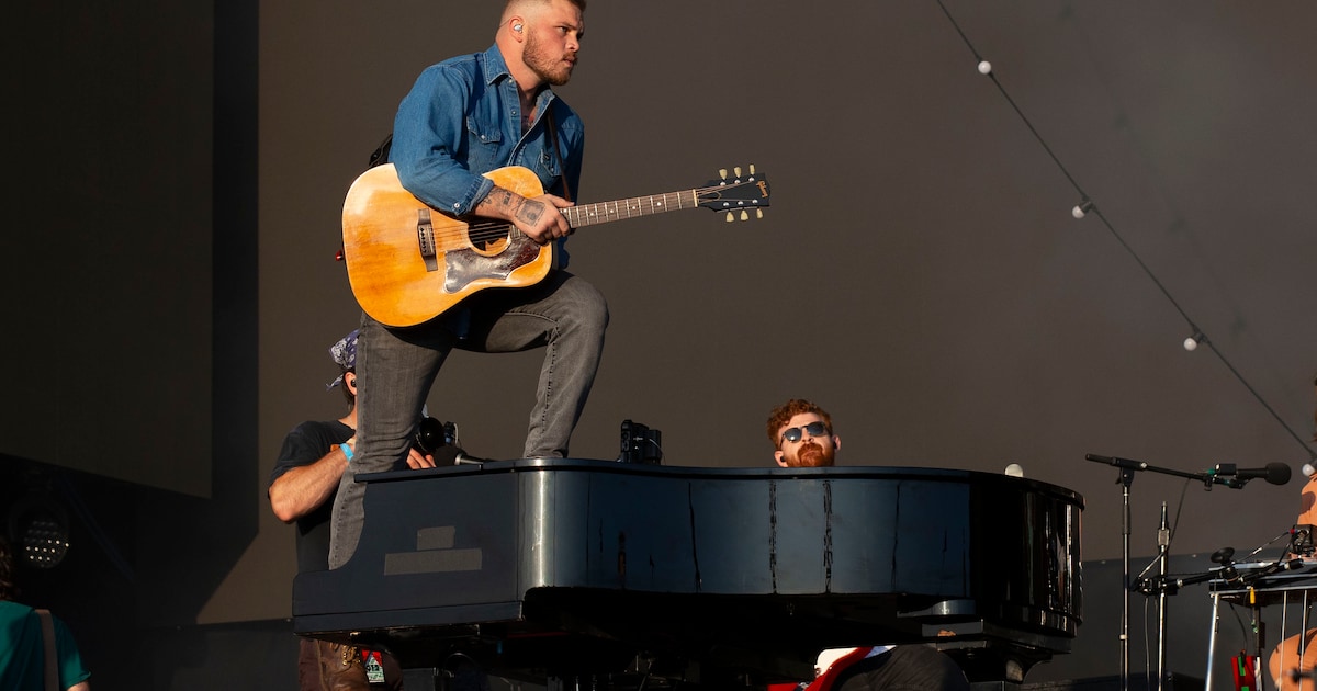 Recensie With Heaven on Top: superster en countryzanger Zach Bryan ...