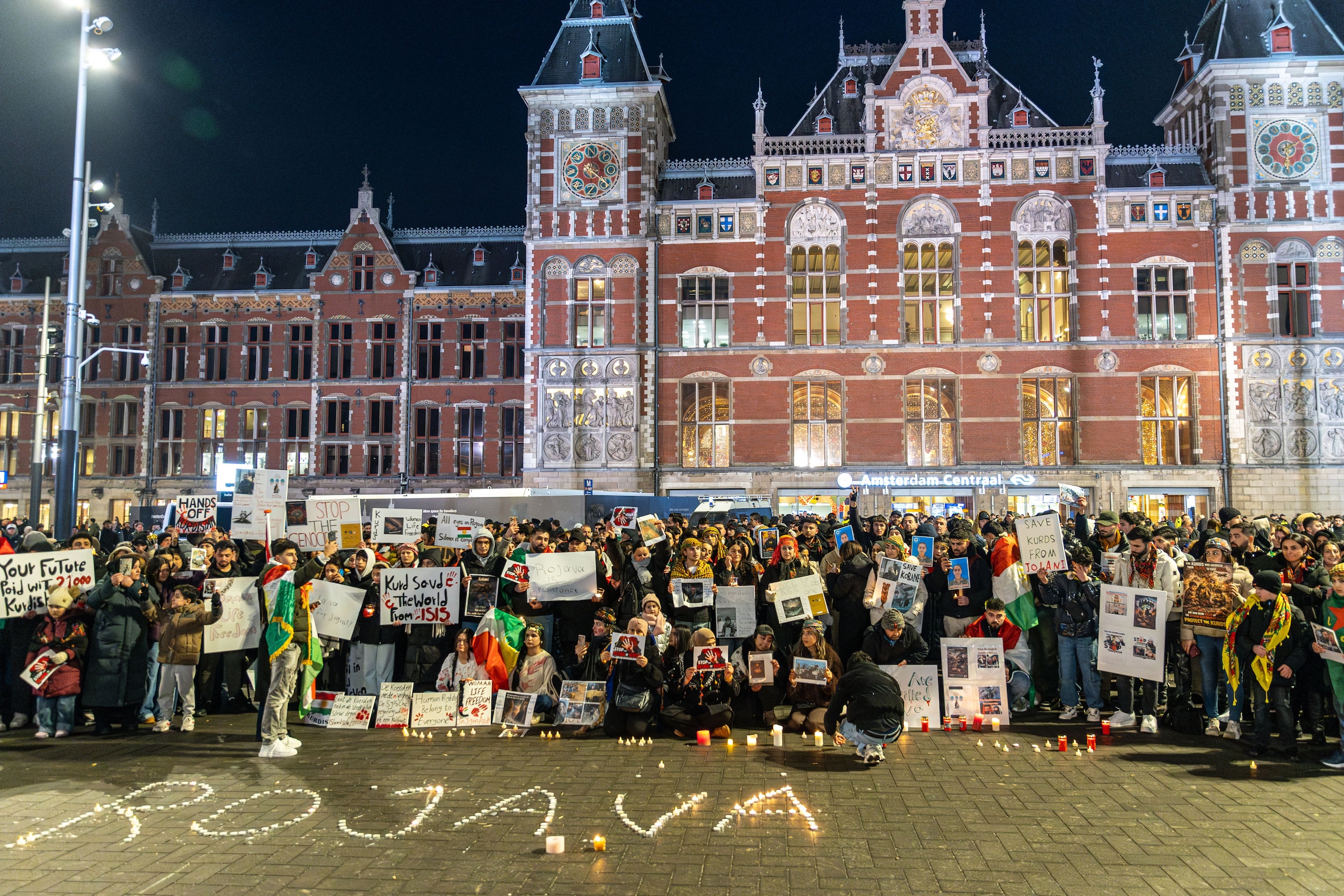 Demonstratie voor Koerden op de Dam, omgeving aangewezen als ...