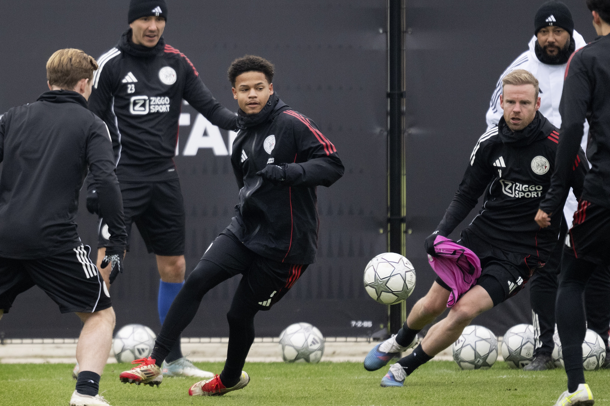 Fred Grim heeft een staflid vrijgemaakt om alle tussenstanden in de ...