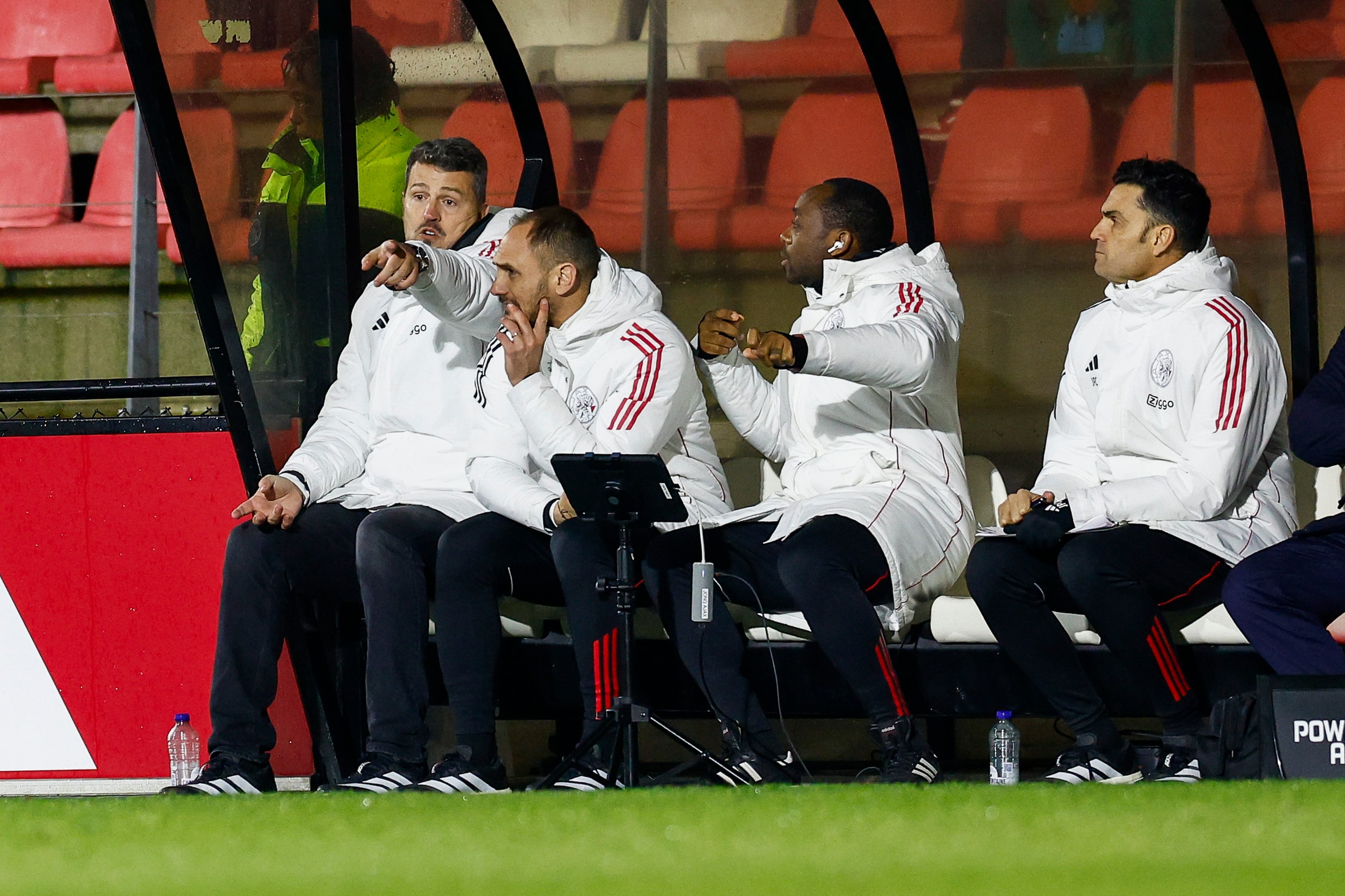 Trainer Óscar García heeft debuut gemaakt bij Jong Ajax: ‘Ik ga mijn ...