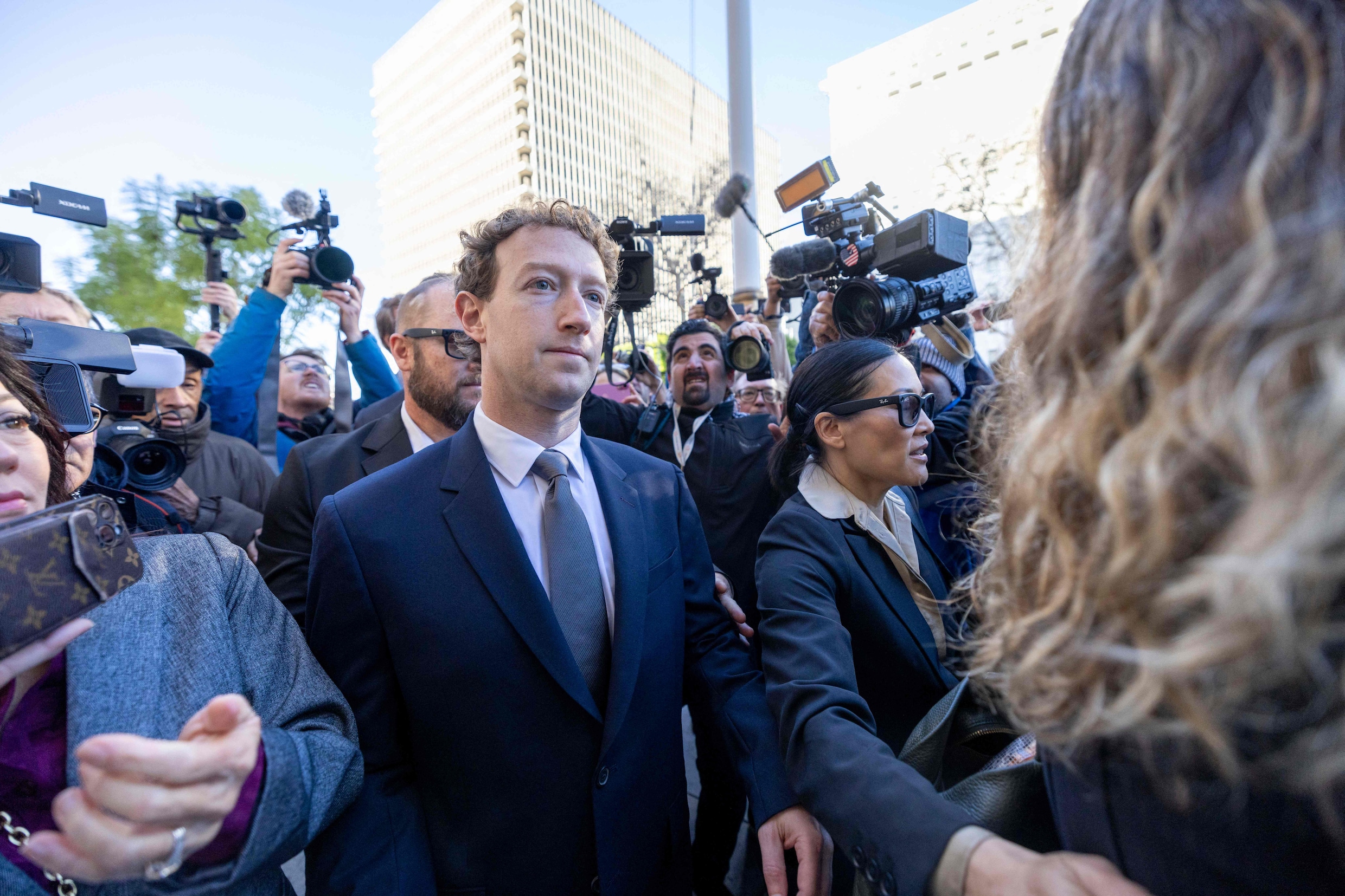 Zuckerberg verdedigt Meta voor de rechter: ‘Kinderen hebben zelf de ...