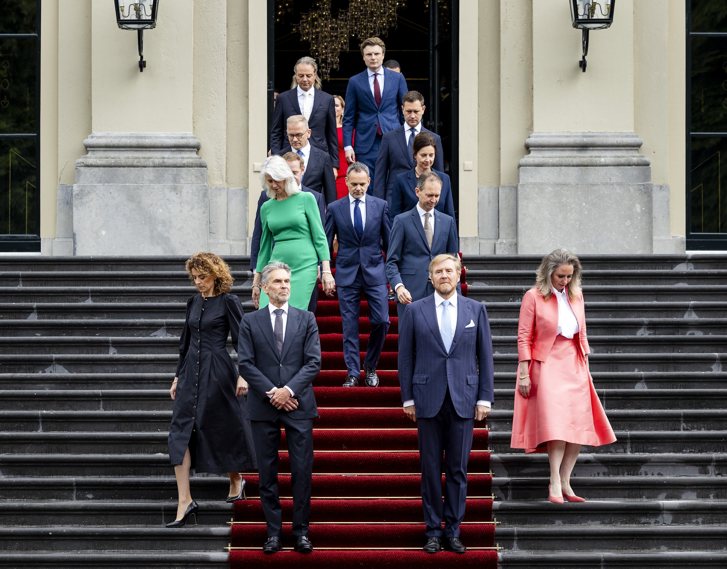 In pinguïnpak naar de koning, dan snel omkleden voor de foto op het ...