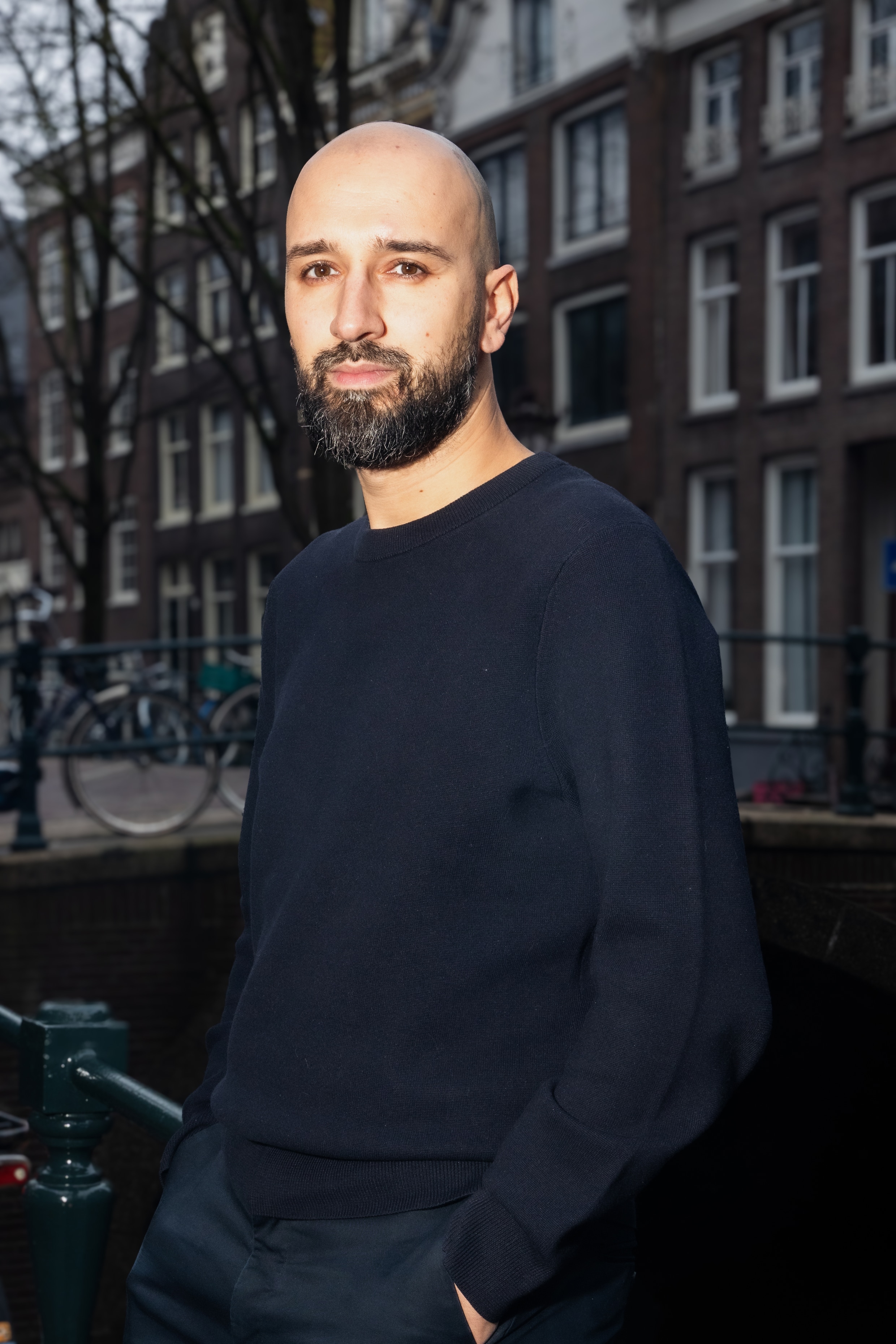 Gedesillusioneerd in de journalistiek, schreef Lotfi El Hamidi een boek ...