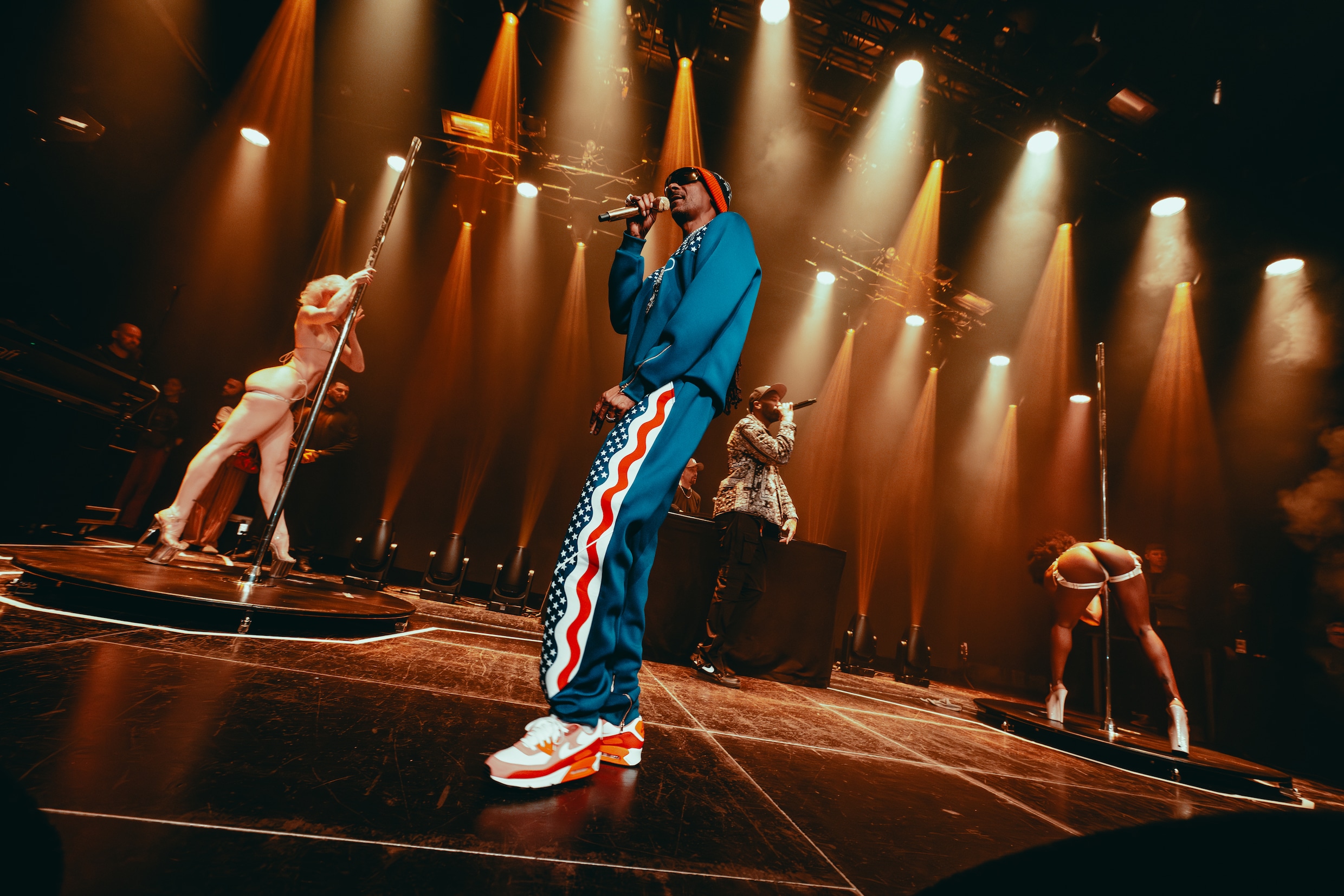 Concert review: You can’t teach an old dog new tricks, but Snoop Dogg ...