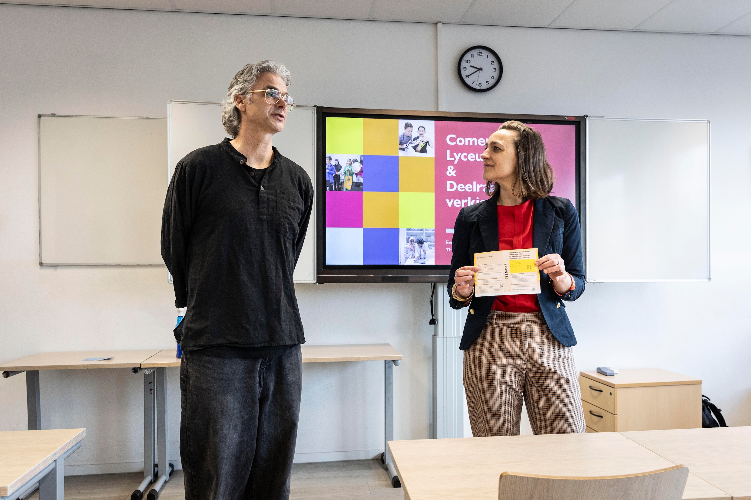 Op het Comenius Lyceum in Nieuw-West krijgen 16- en 17-jarigen stemles ...