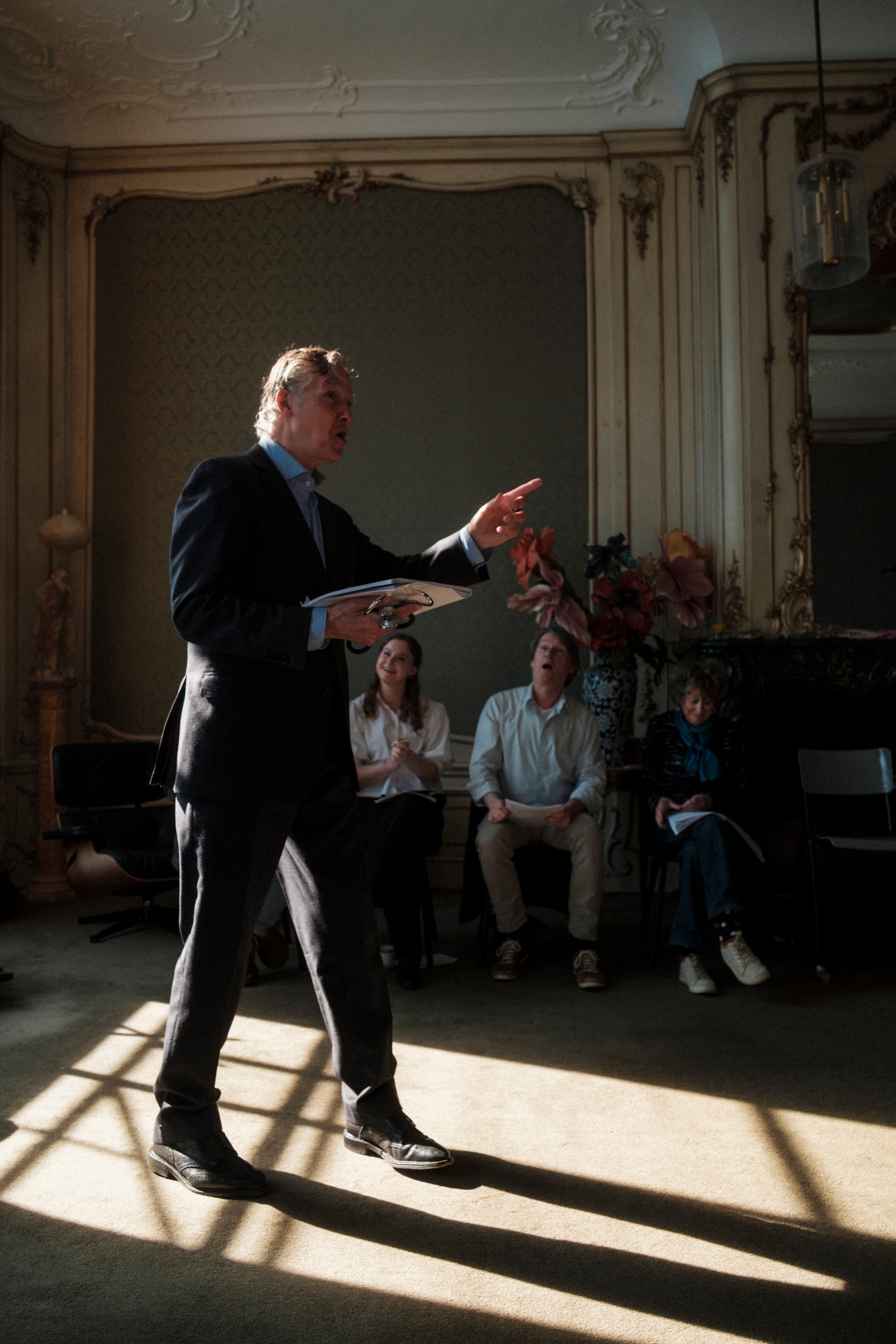 Thom Hoffman kruipt voor voorstelling in Nieuwe Kerk in de huid van ...