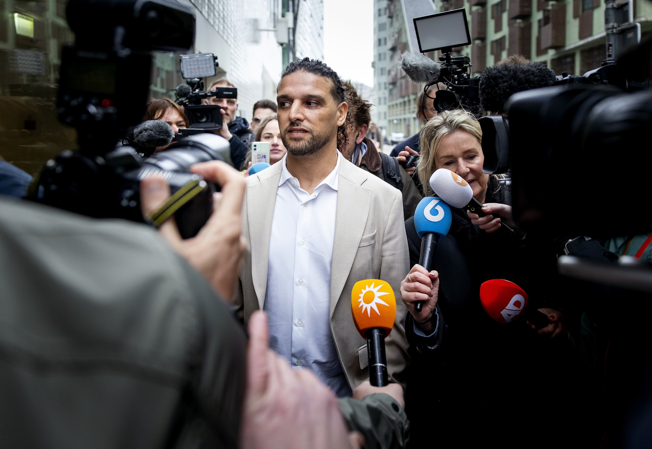 Op dag één van het hoger beroep snapte Ali B niet dat de vrouwen tegen ...