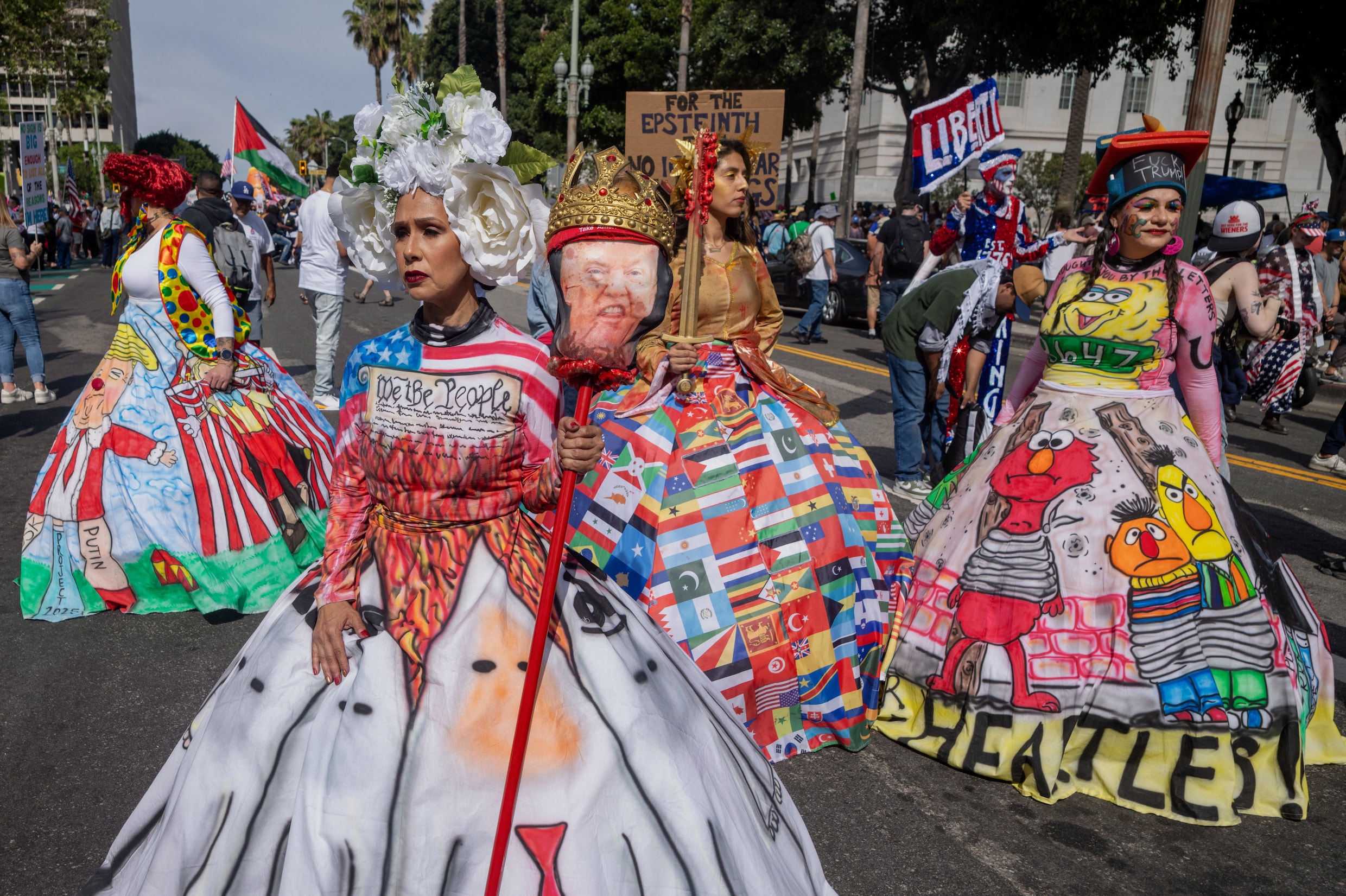 Bij massaal anti-Trump-protest zijn Democraten voorzichtig optimistisch ...