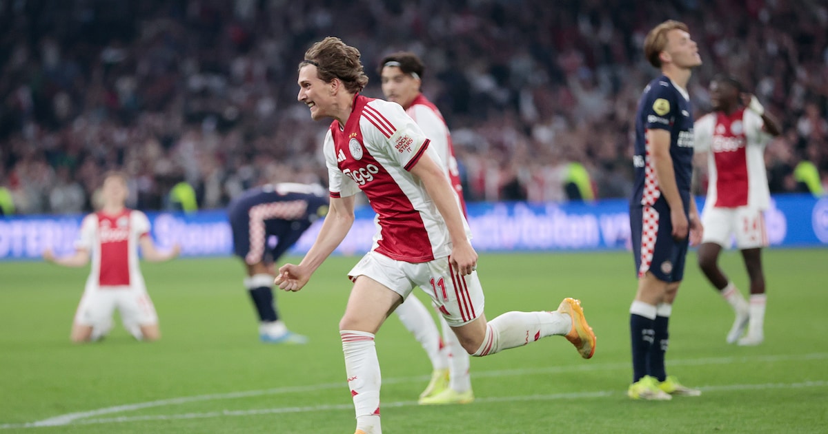 Ajax houdt dankzij late gelijkmaker van Godts tegen PSV hoop op ...
