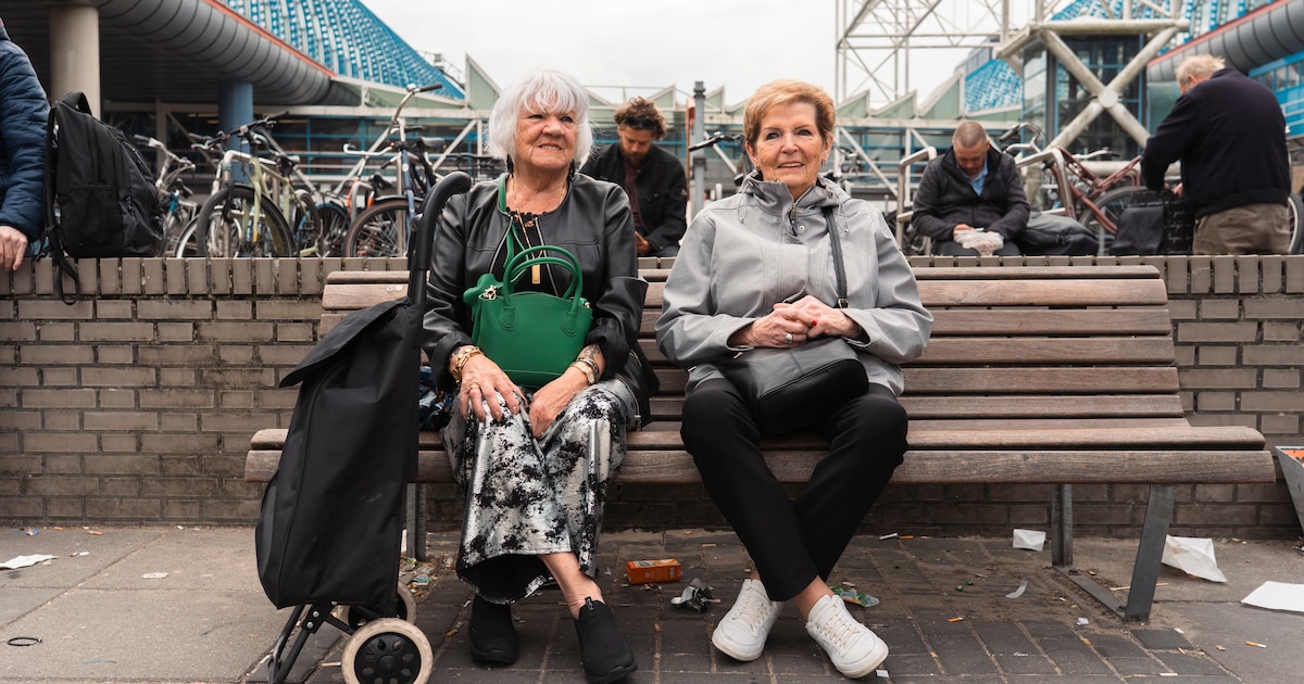 Some Amsterdammers regularly take a shopping bus to Germany – mainly to ...