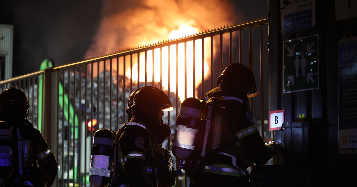 Grote schrootbrand bij recyclingbedrijf in Westelijk Havengebied ‘lijkt ...